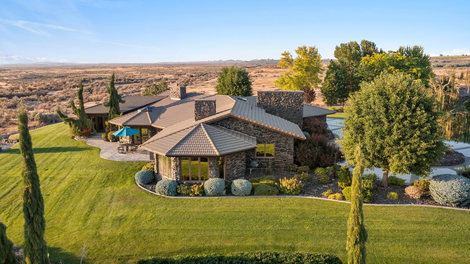 A Sprawling High-Desert Estate in Washington Asks $1.4M - Dwell