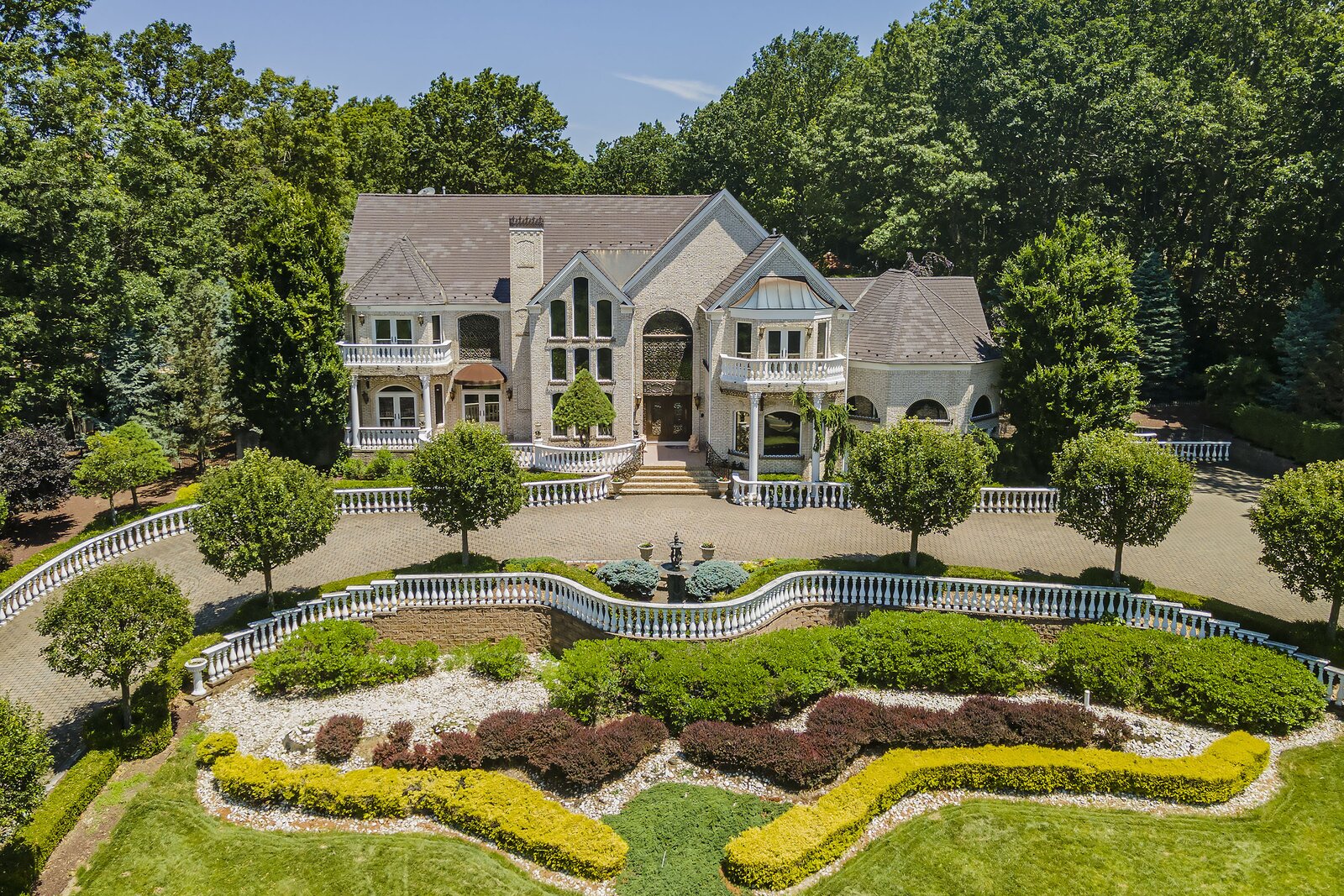 Photo 2 of 18 in An Ornate New Jersey Estate With a Pool and Home ...