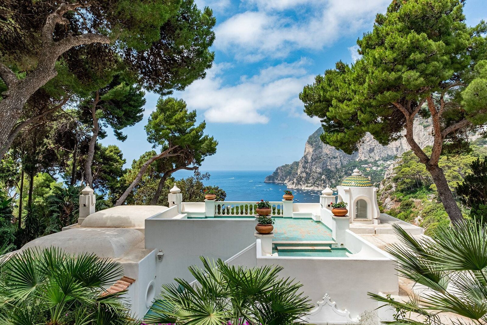 Photo 5 of 13 in Live in the Heart of Capri in This Classic Seaside ...