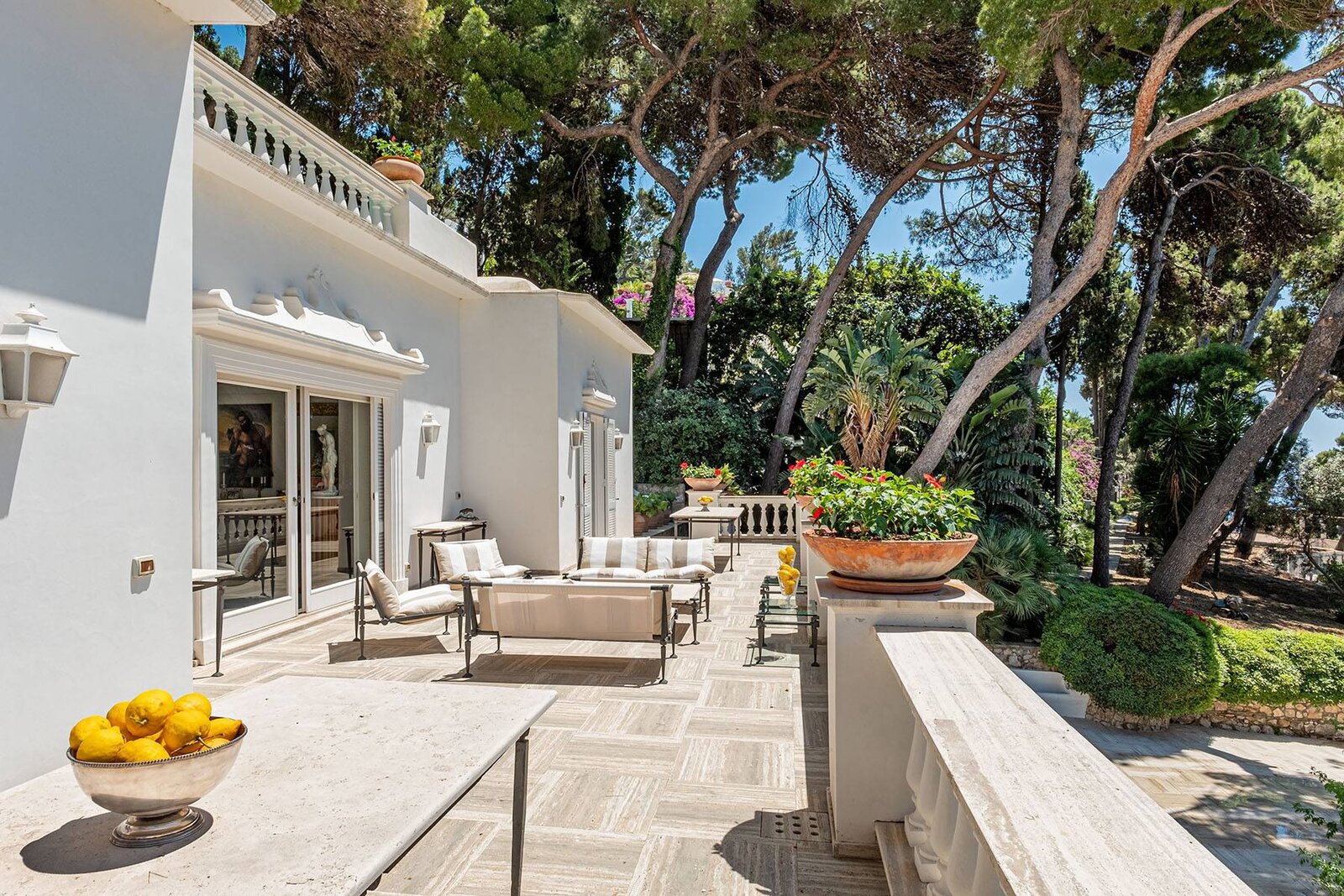 Photo 11 of 13 in Live in the Heart of Capri in This Classic Seaside ...