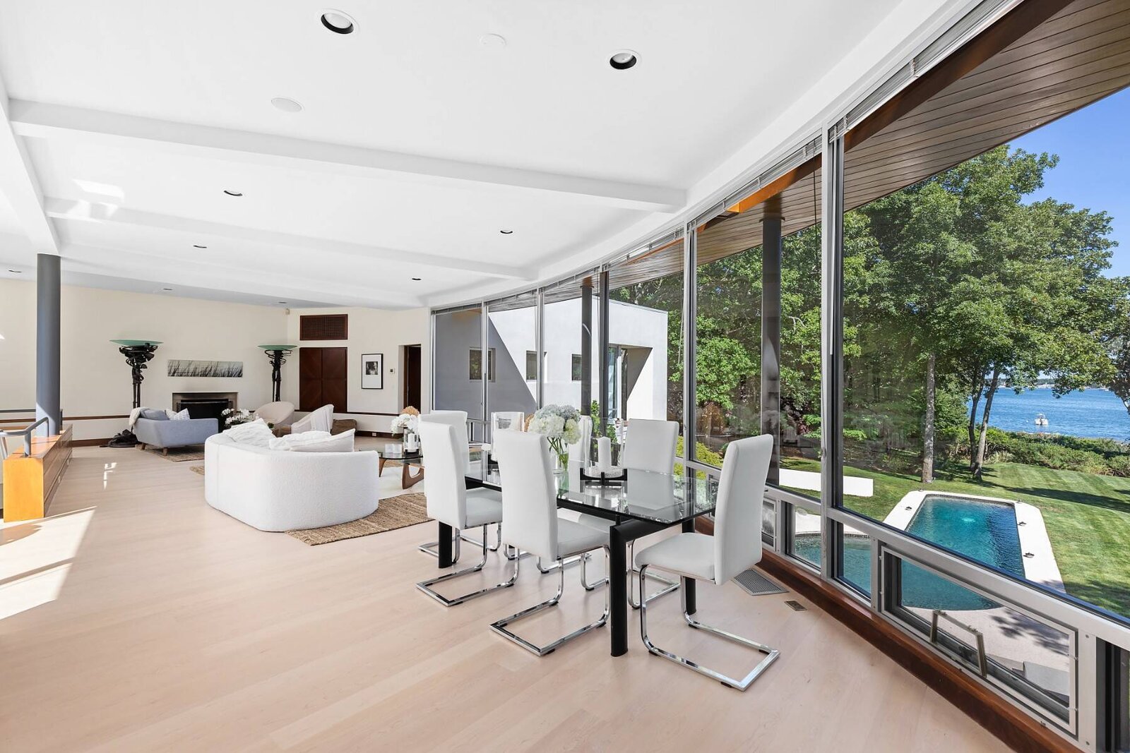 Photo 5 of 12 in A $5.9M East Hampton Home Embraces Waterfront Living ...