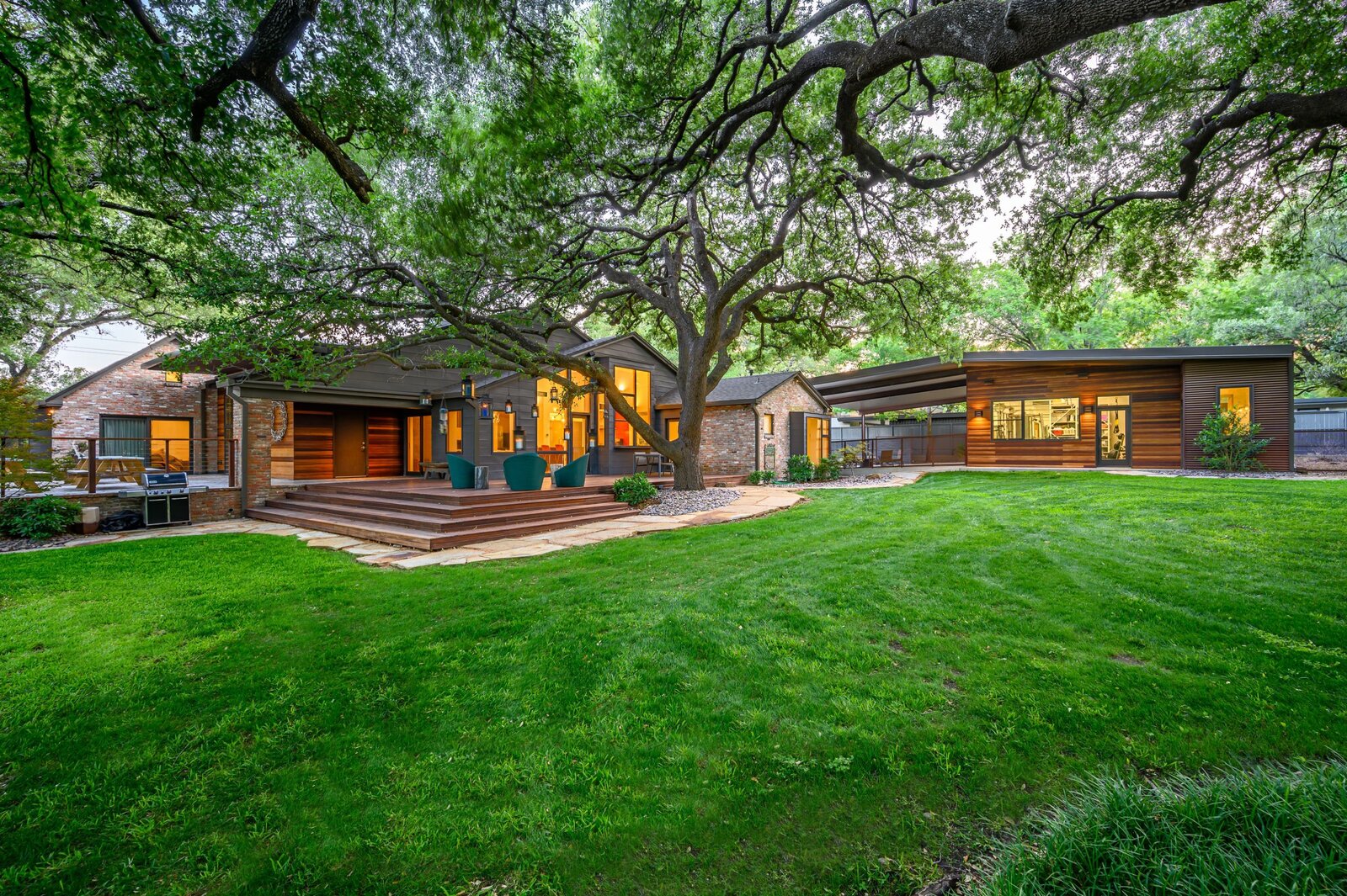 Photo 1 Of 15 In A LEED Gold Certified Ranch In Dallas Hits The Market