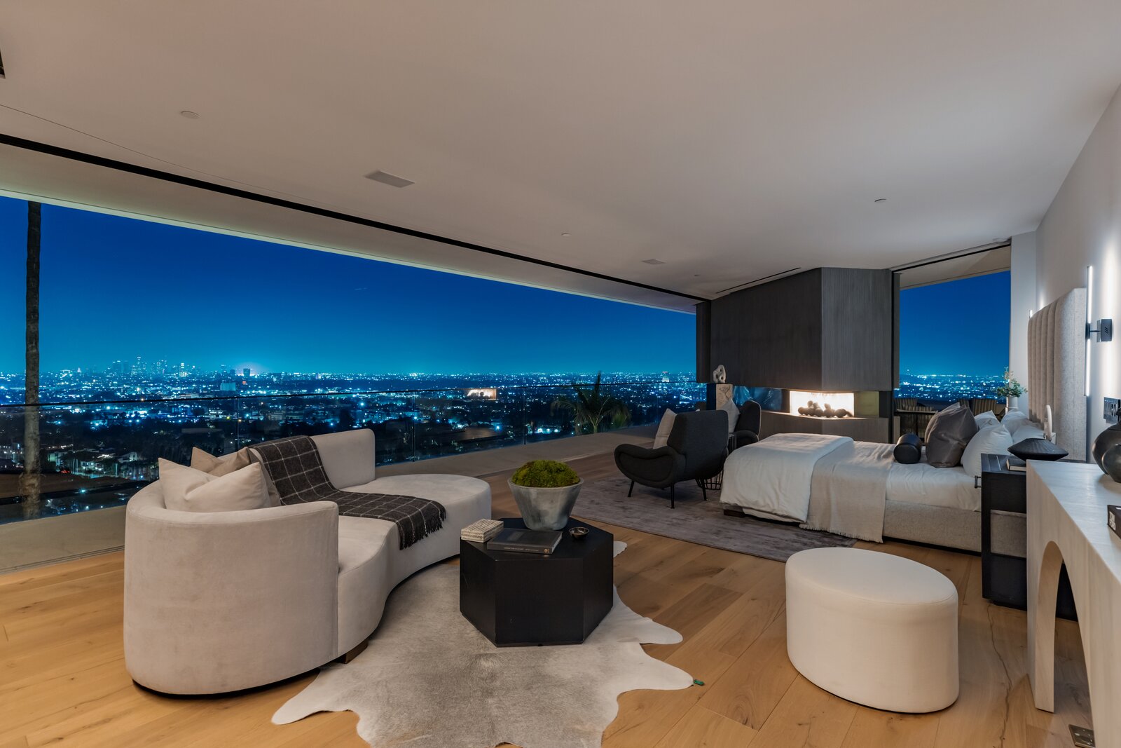 Photo 5 of 15 in An AIA Award-Winning Los Angeles Home Hits the Market ...