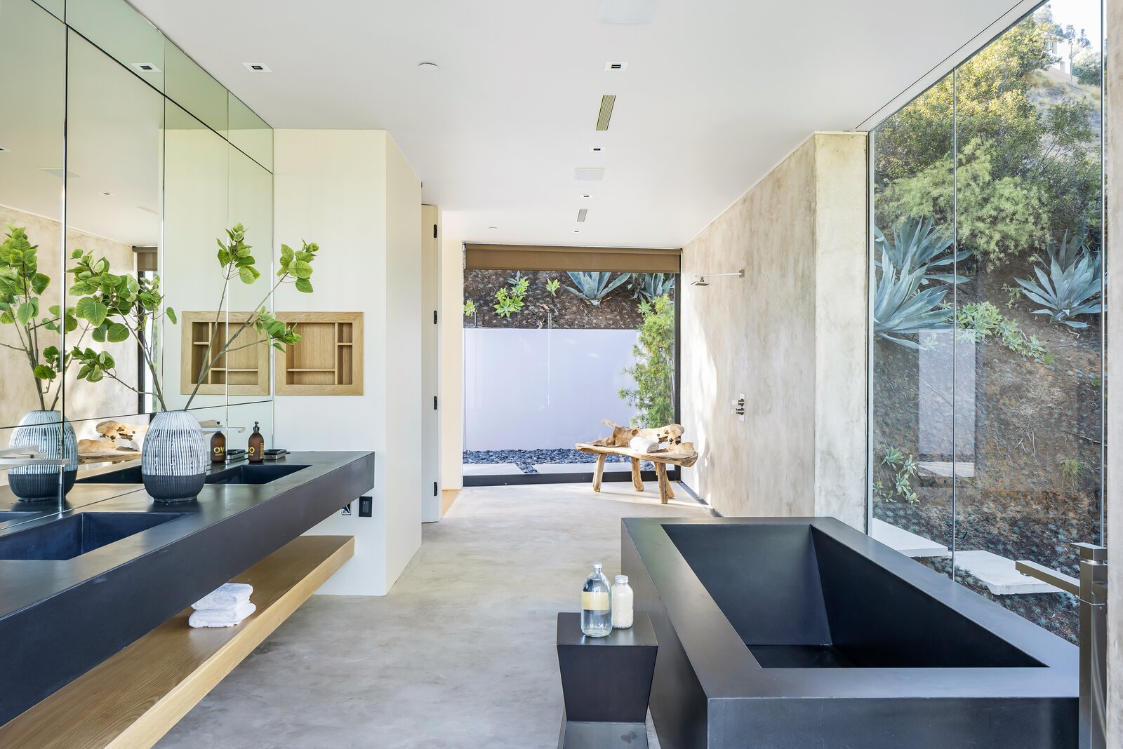 Photo 8 of 15 in An AIA Award-Winning Los Angeles Home Hits the Market ...