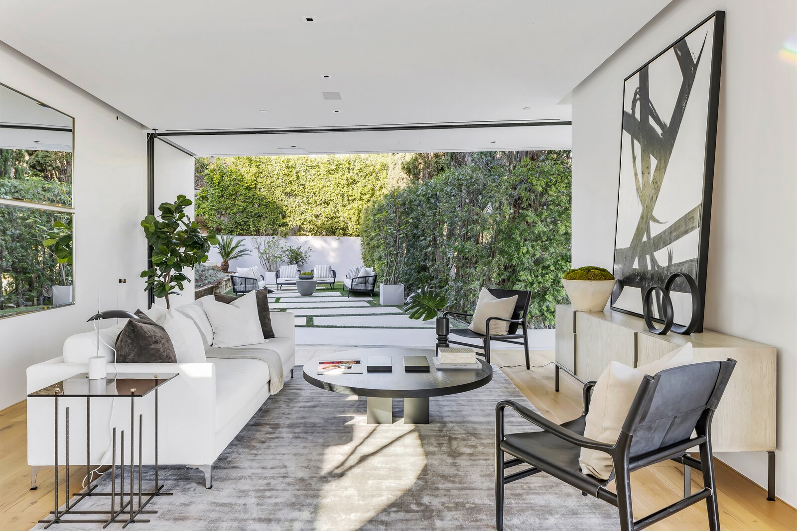Photo 11 of 15 in An AIA Award-Winning Los Angeles Home Hits the Market ...