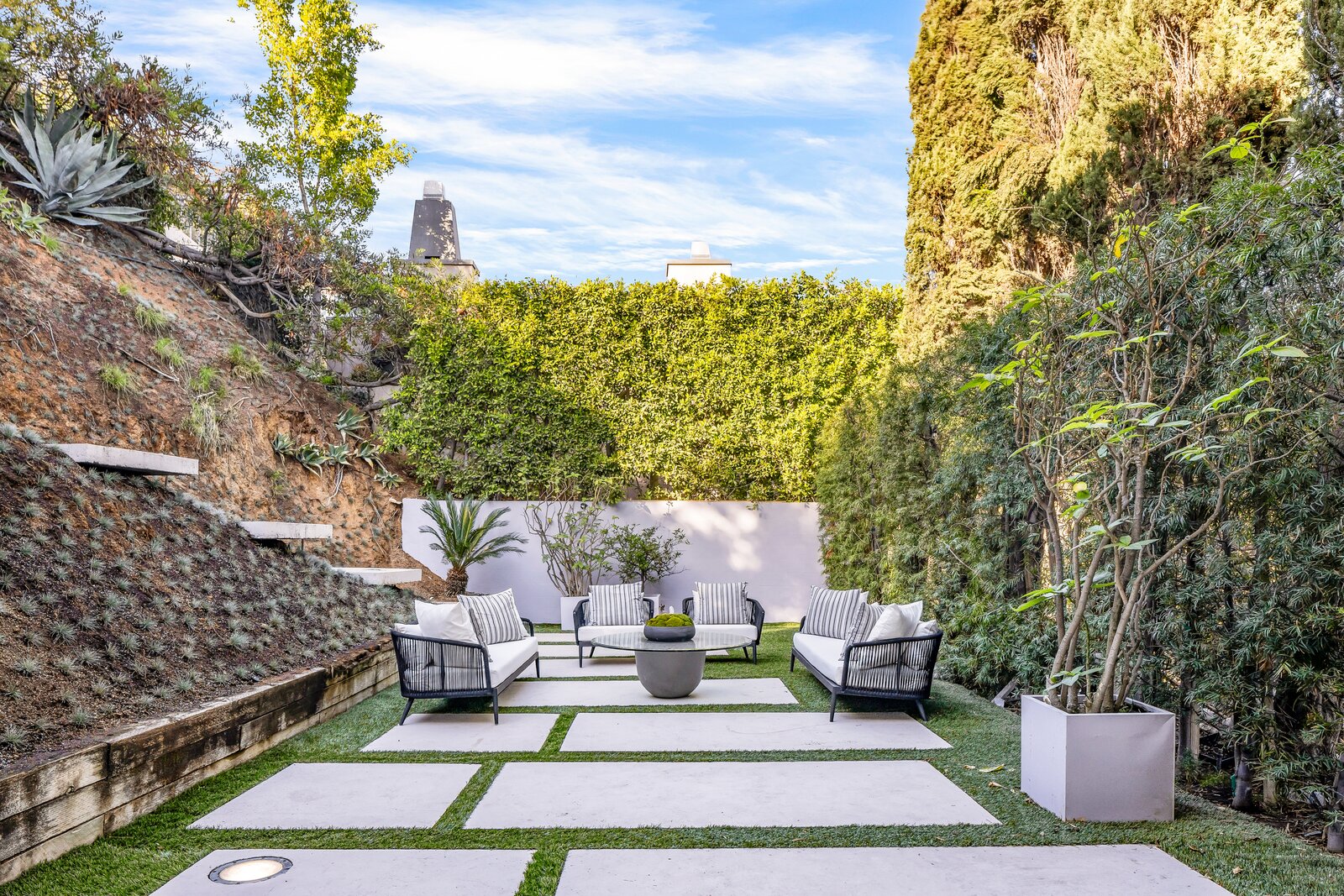 Photo 12 of 15 in An AIA Award-Winning Los Angeles Home Hits the Market ...