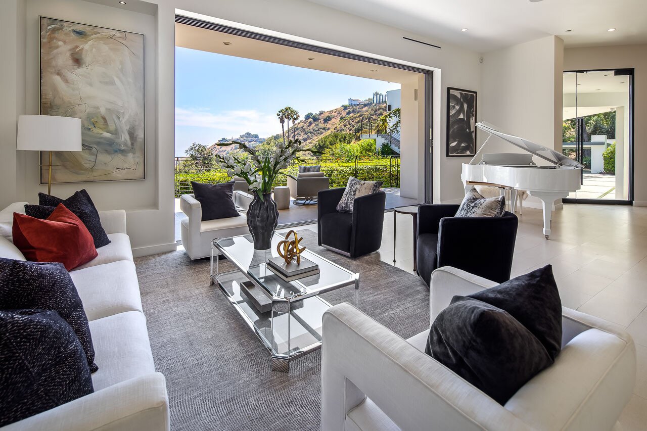 Photo 4 of 12 in A Hollywood Hills Home Offers Glittering Views for $8 ...