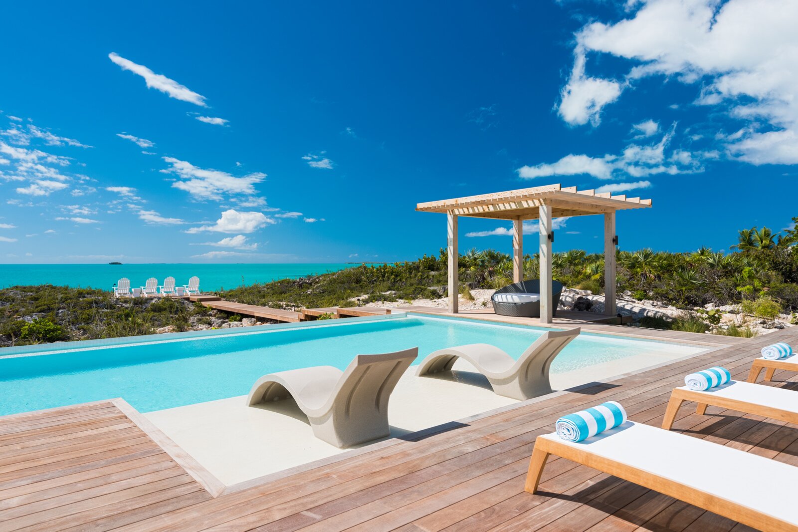 Photo 2 of 12 in This Stunning Waterfront Villa in Turks and Caicos ...