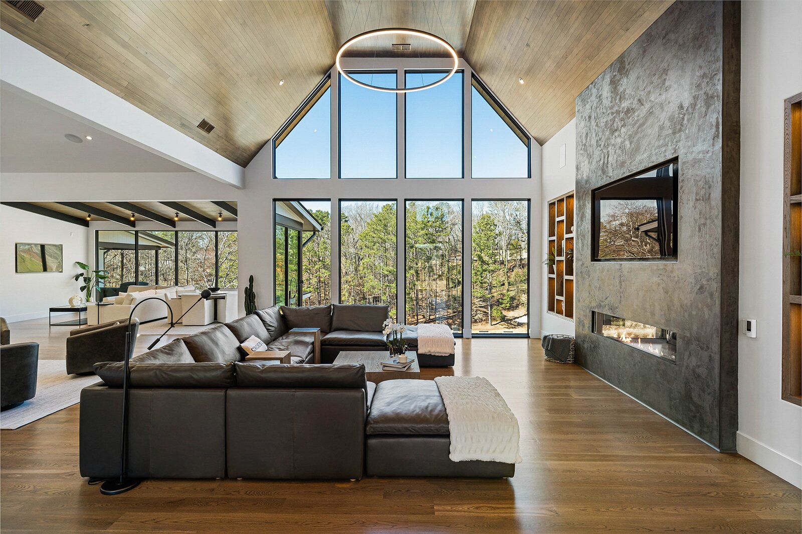 Photo 4 of 19 in This Gabled Golf Course Property in Atlanta Could Be ...