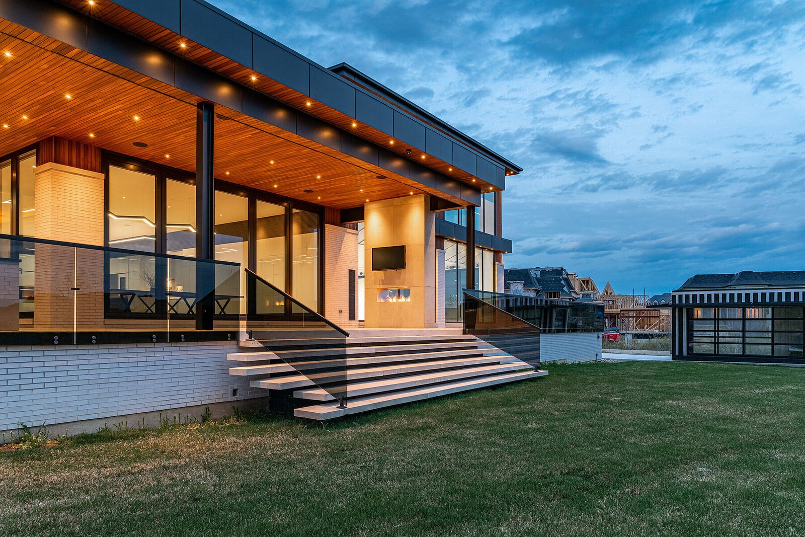 Photo 2 of 13 in A Sleek Contemporary Home in Ontario Seeks $8M - Dwell