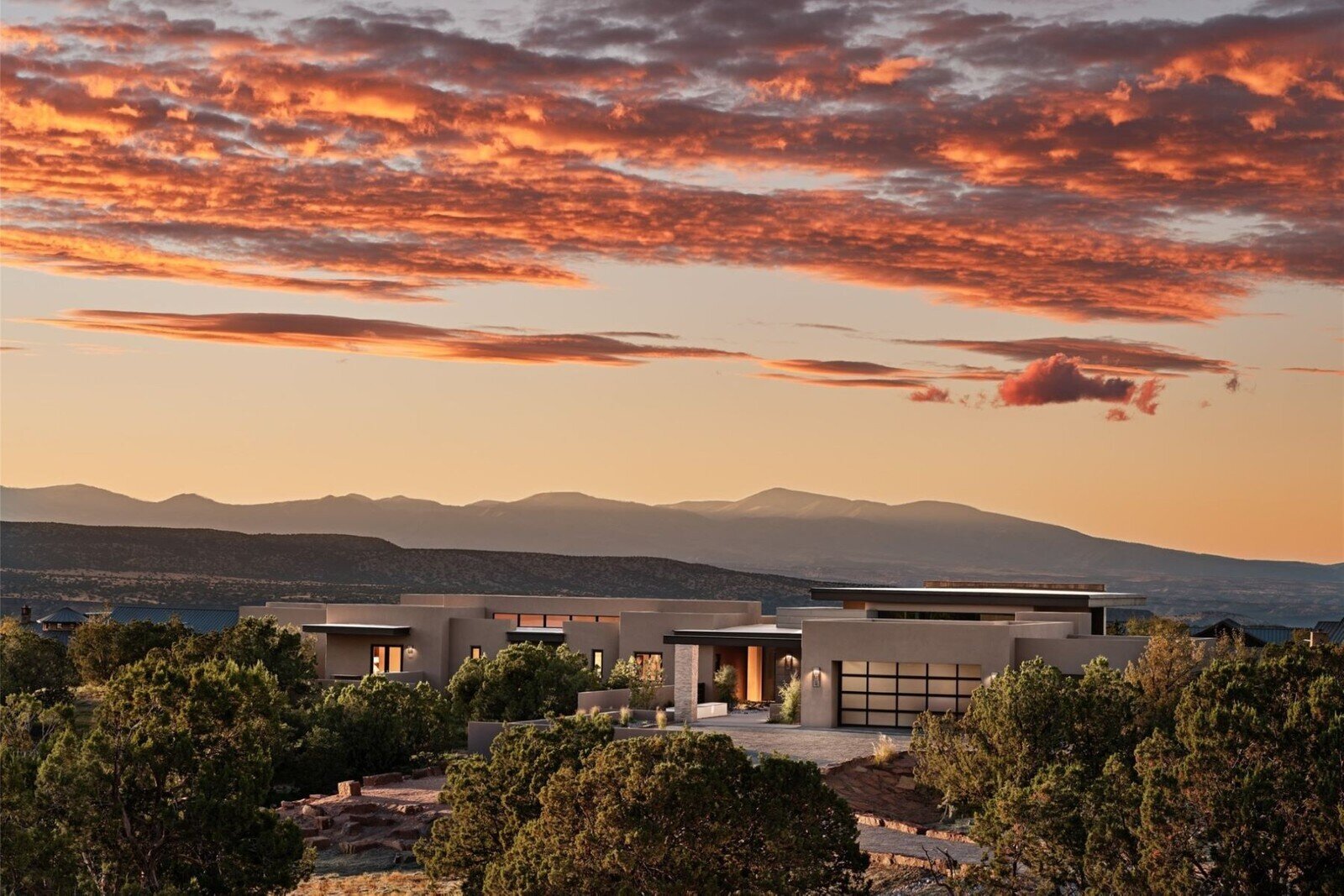 This Stylish New Build in Santa Fe, Complete With Hot Tub, Asks $4.3M ...