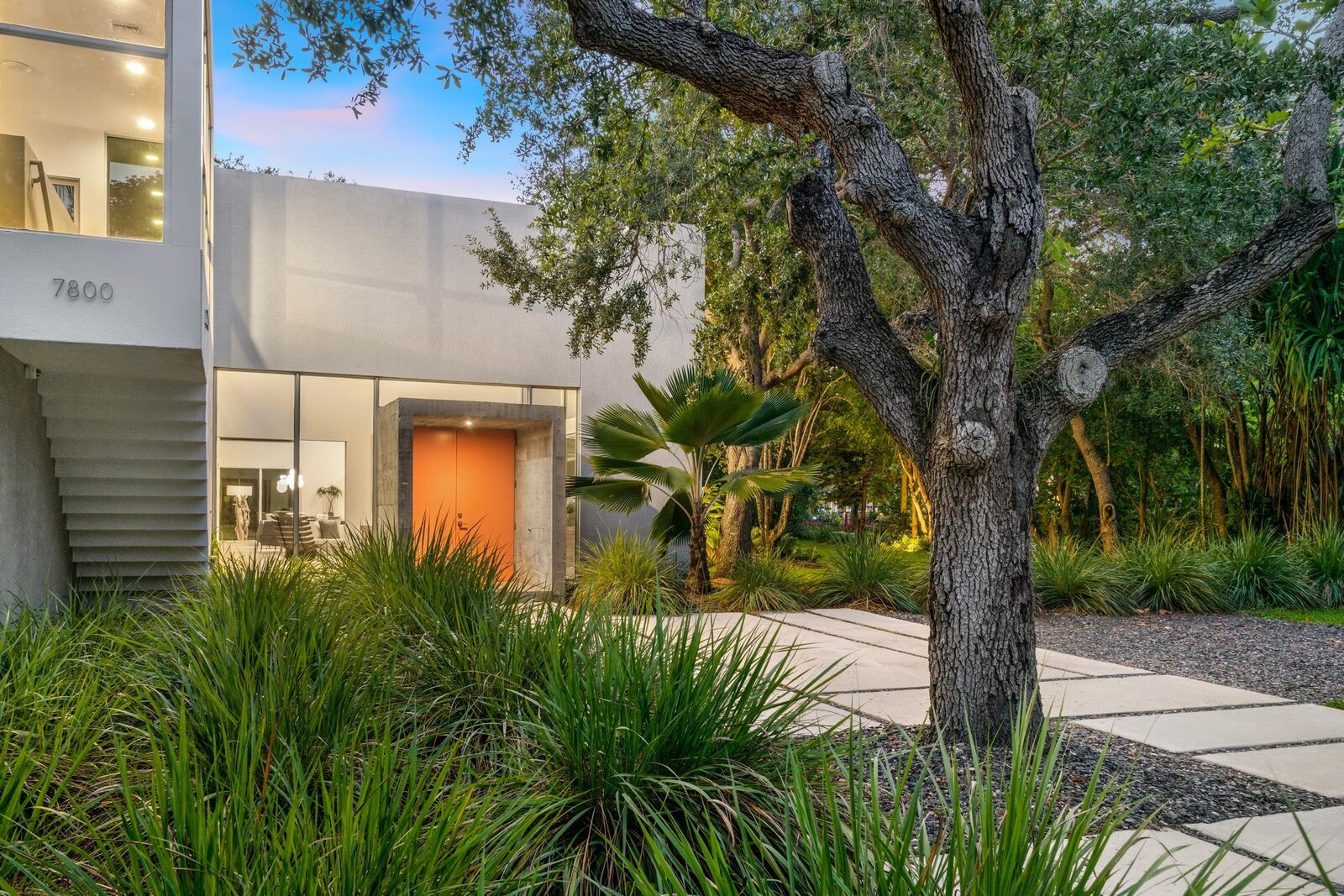 Photo 8 of 10 in An Airy Florida Home With Pool and Sauna Seeks $4.8M ...