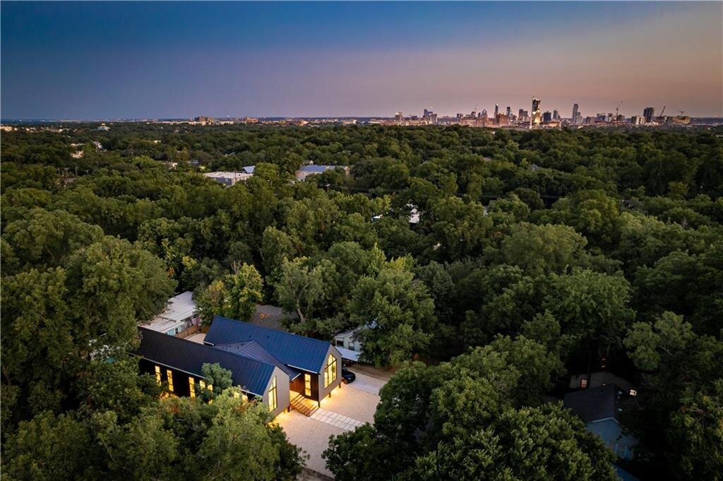 Photo 4 of 4 in This “Floating” Scandinavian-Style Austin Residence ...