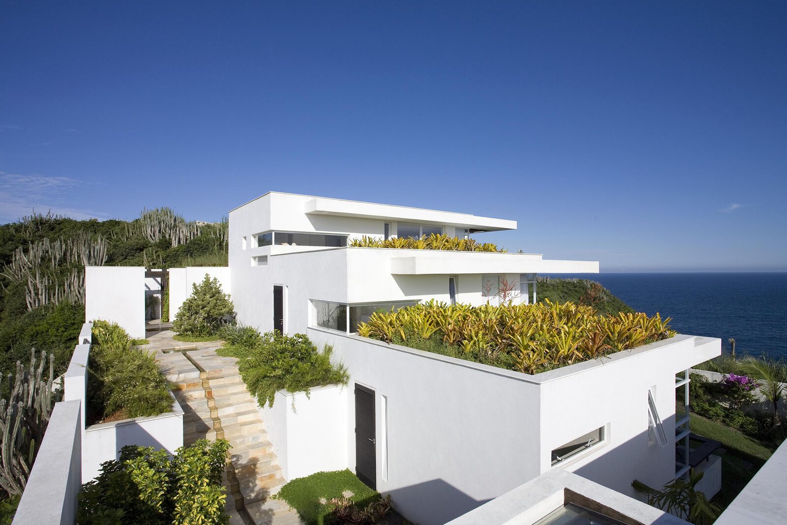 Photo 8 of 8 in In Rio de Janeiro, a Lush Contemporary Gem With Ocean ...