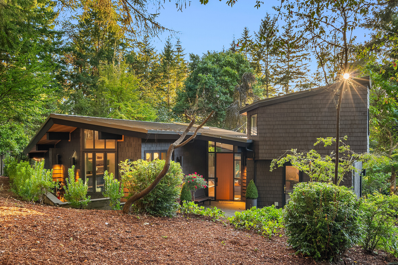 Photo 2 of 7 in For $1.2M, Settle into Relaxed Pacific Northwest Living ...