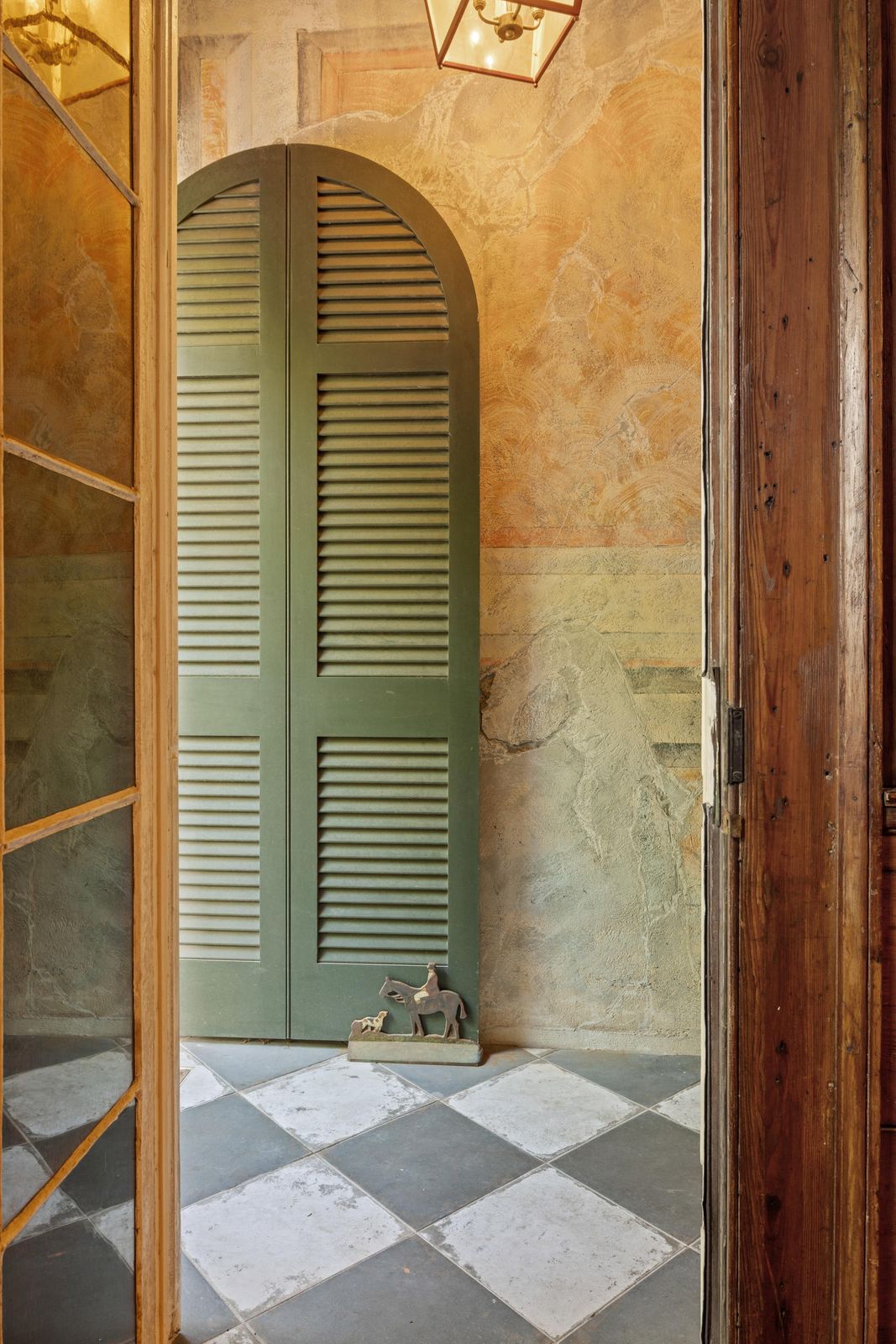 Photo 3 of 12 in Inside a Restored 1790s Gem in Charleston’s Historic ...