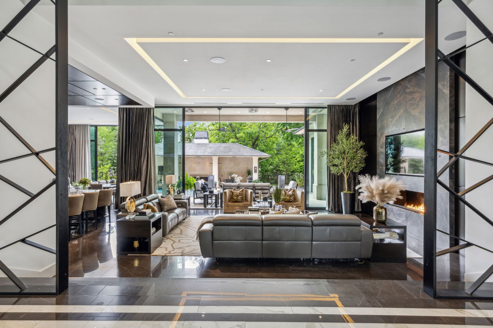 Photo 2 of 12 in A sprawling Dallas Estate Takes Inspiration from the ...