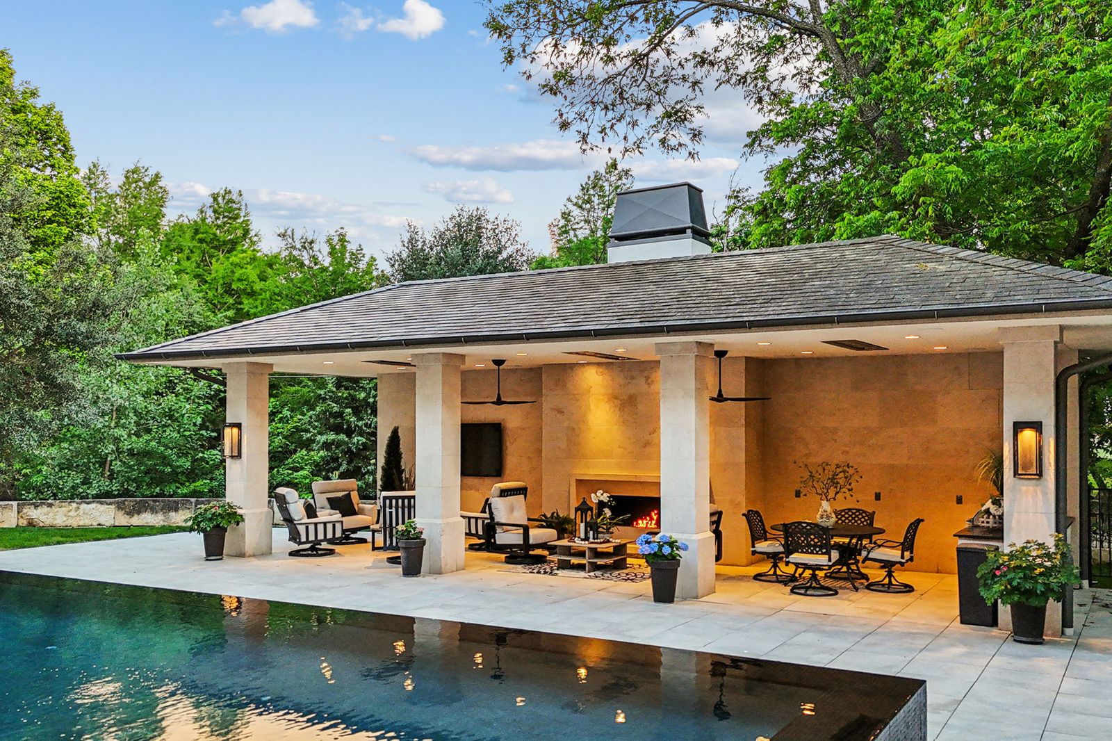 Photo 11 of 12 in A sprawling Dallas Estate Takes Inspiration from the ...