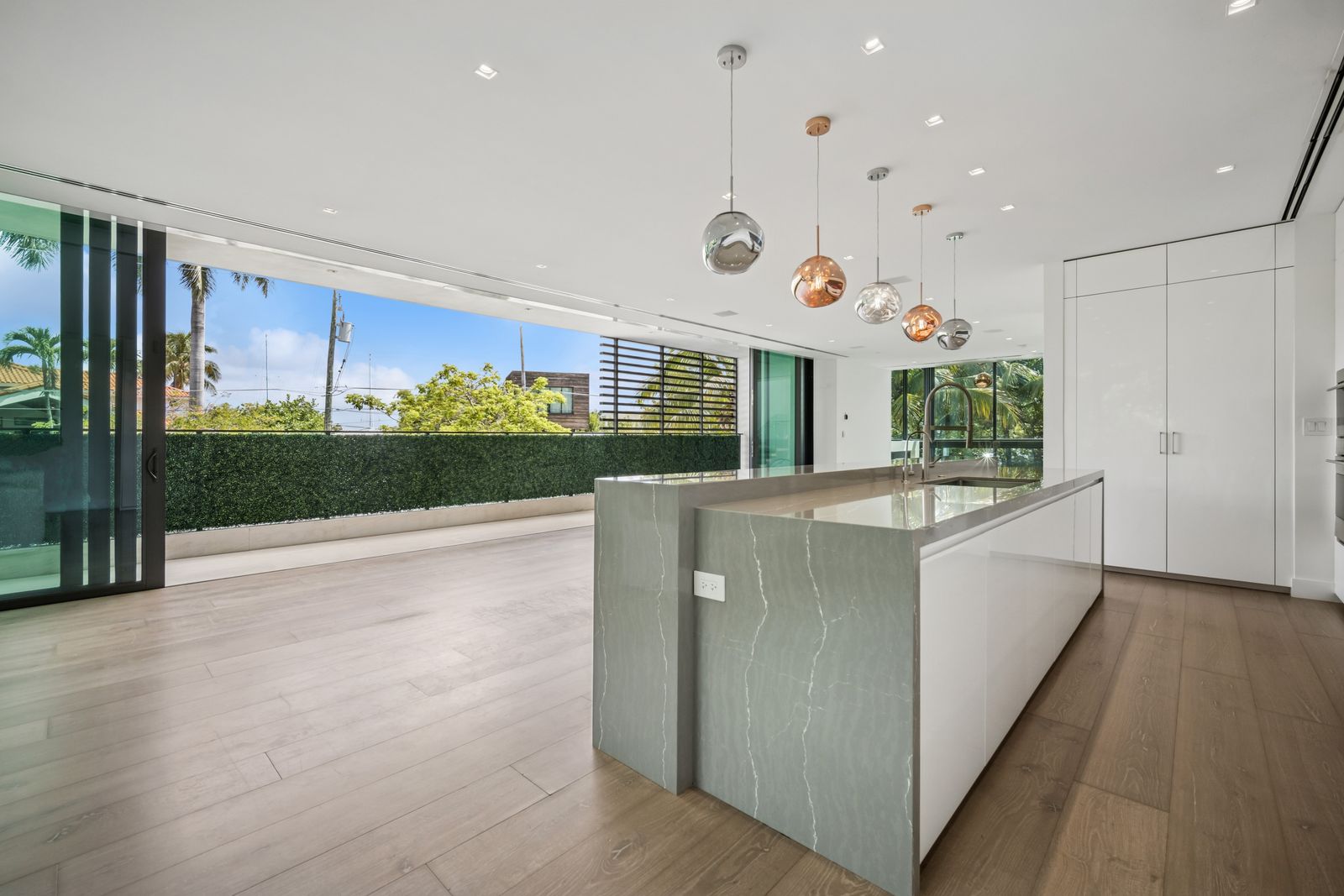 Photo 3 of 11 in A Glass-Clad Masterpiece on Hibiscus Island by Deluxe ...