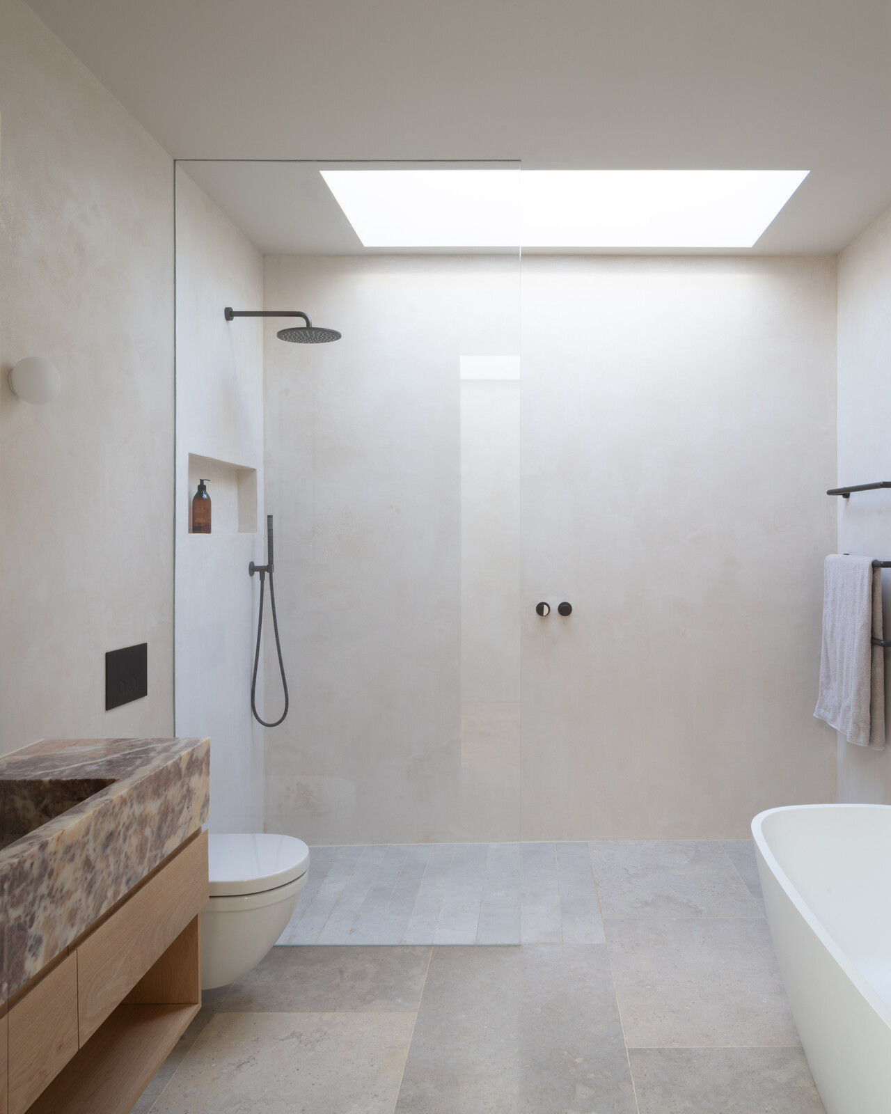 Photo 11 of 17 in Frame House: Modern New Build Home in Historic ...