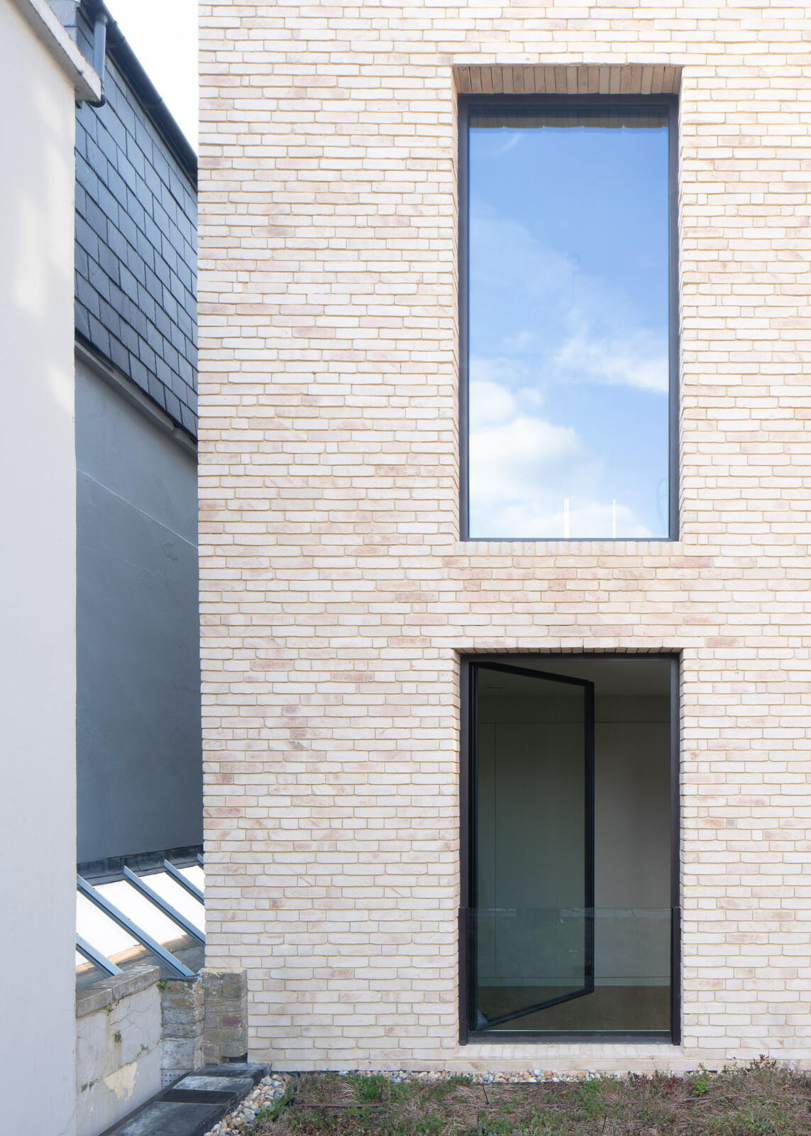 Photo 13 of 17 in Frame House: Modern New Build Home in Historic ...