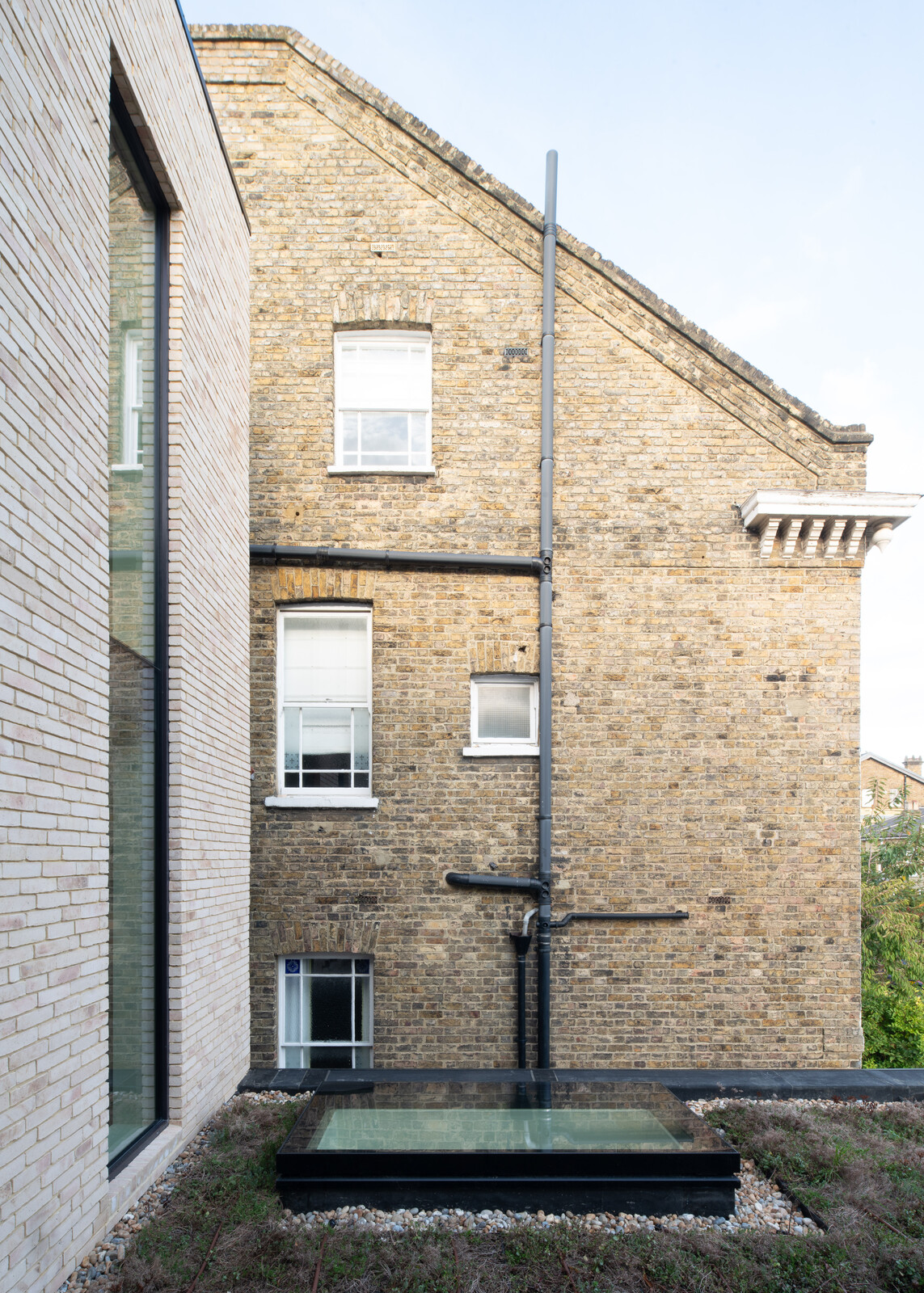 Photo 17 of 17 in Frame House: Modern New Build Home in Historic ...