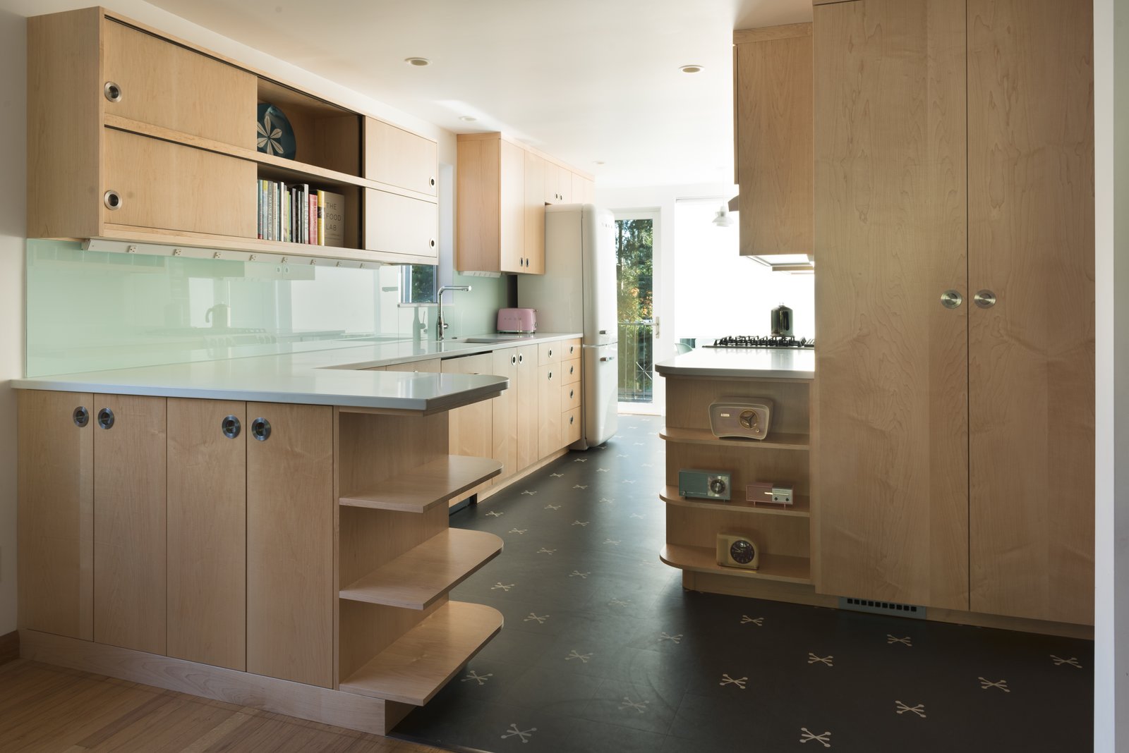 Photo 9 of 11 in Mid-Century Modern Kitchen by Lisa S. Town - Dwell