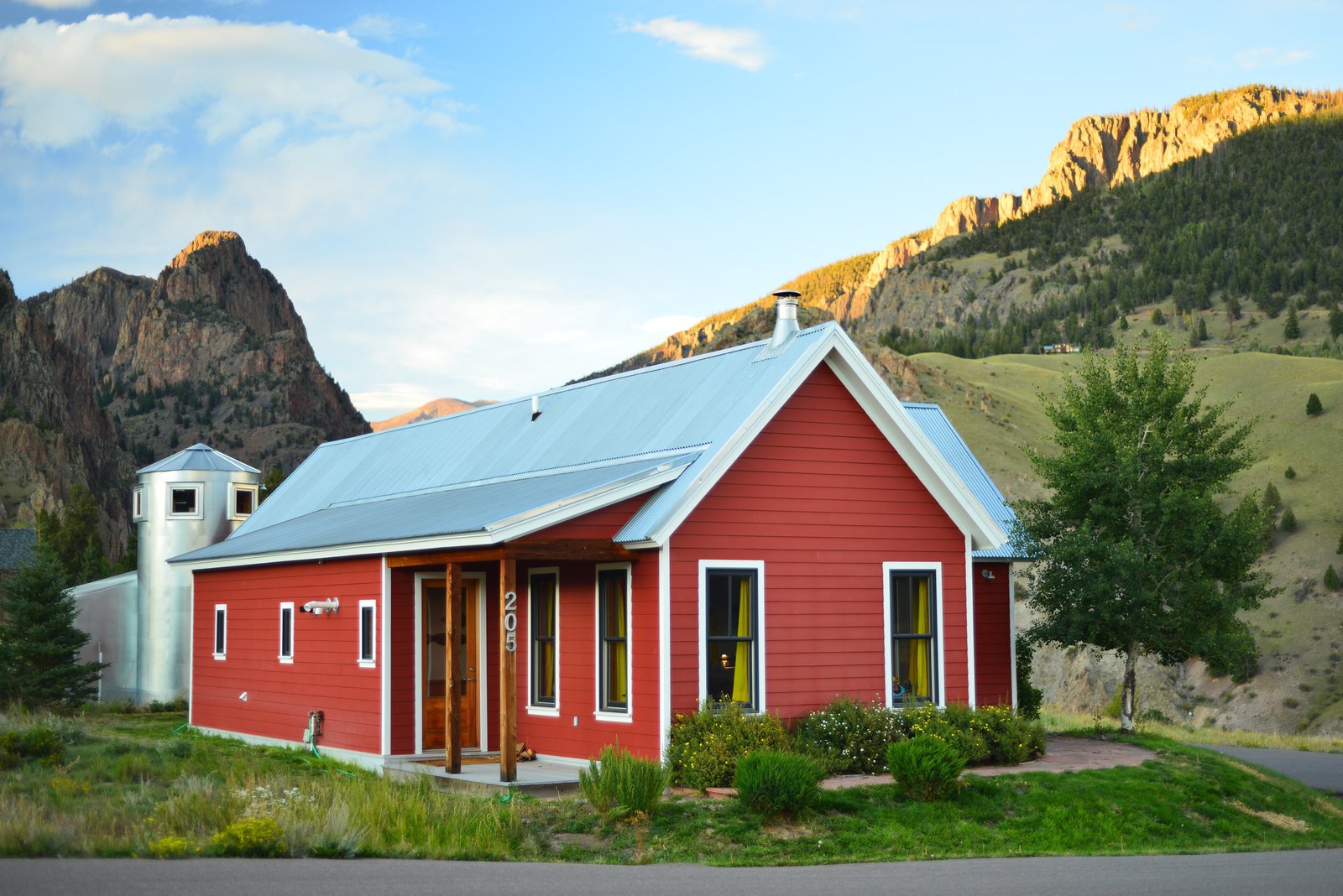 Corner House (7 Photos) - Dwell