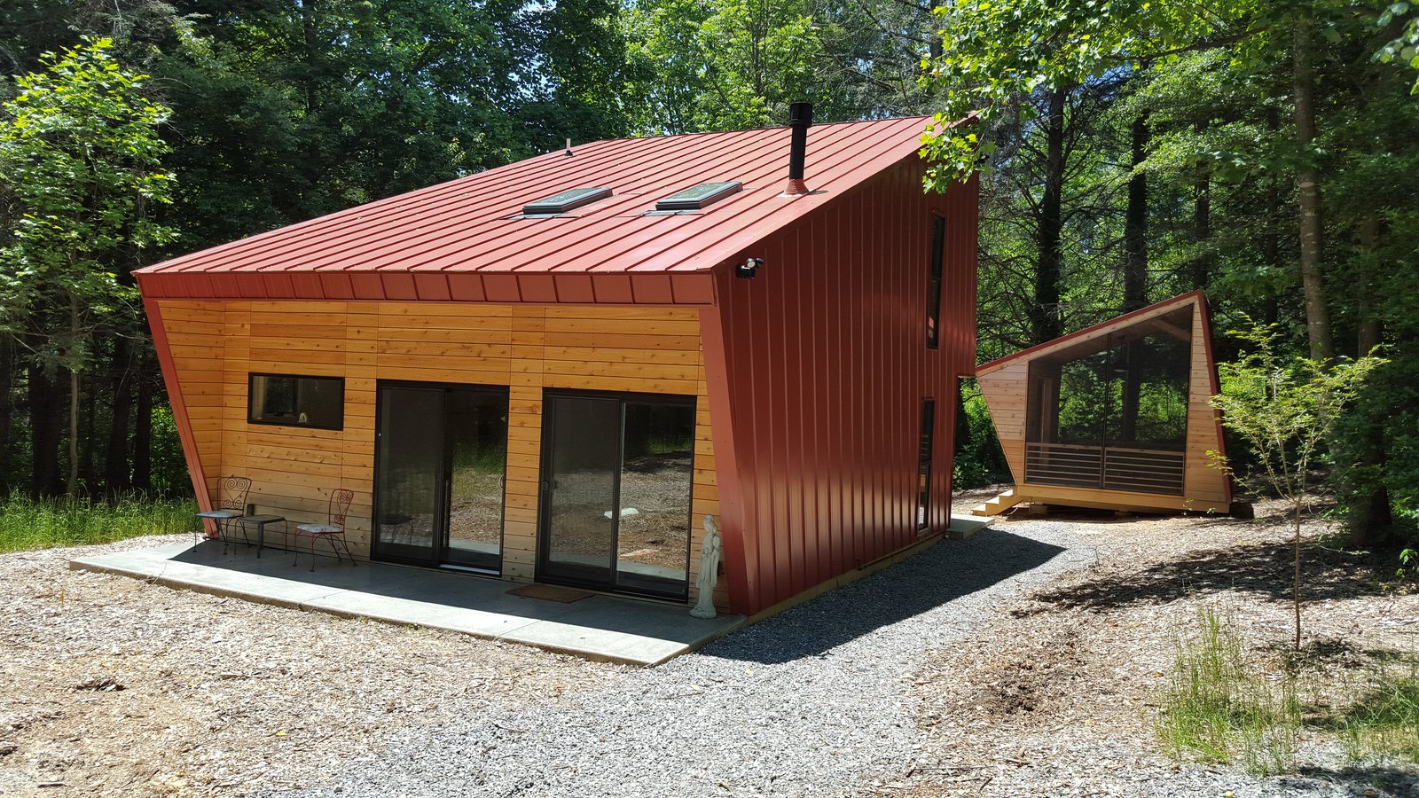 Photo 2 of 3 in Lakey Gap House by Greenkind Builders - Dwell