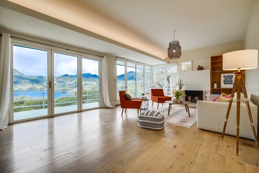 Modern Lakefront Home for Sale posted by Sophie Zeiler (14 Photos) - Dwell