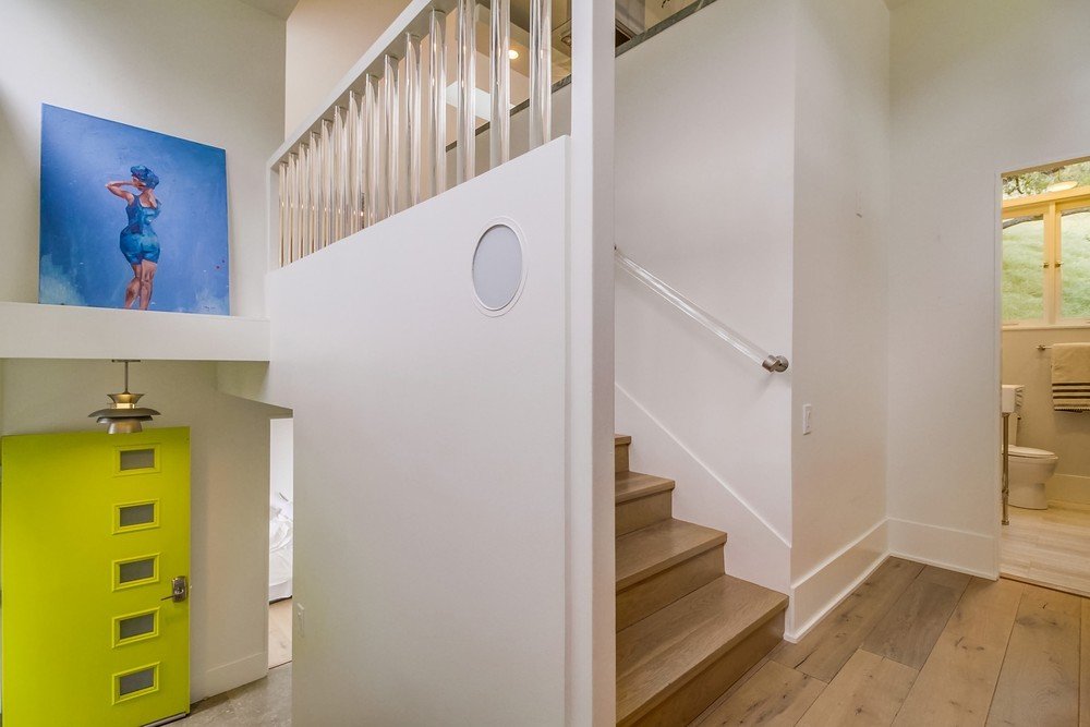 Photo 13 of 14 in Modern Lakefront Home for Sale by Sophie Zeiler - Dwell