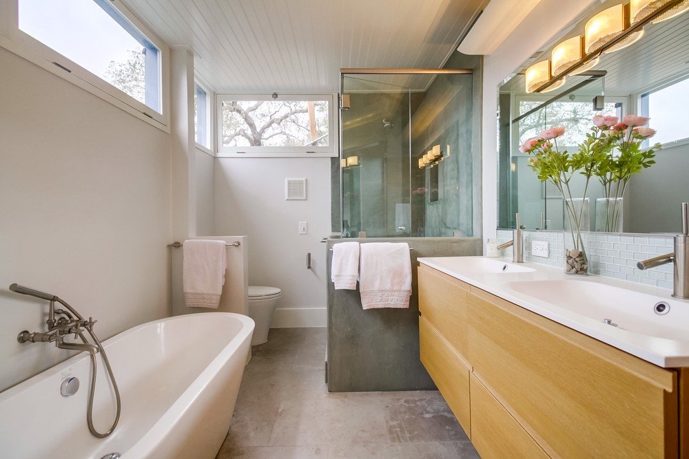 Photo 14 of 14 in Modern Lakefront Home for Sale by Sophie Zeiler - Dwell