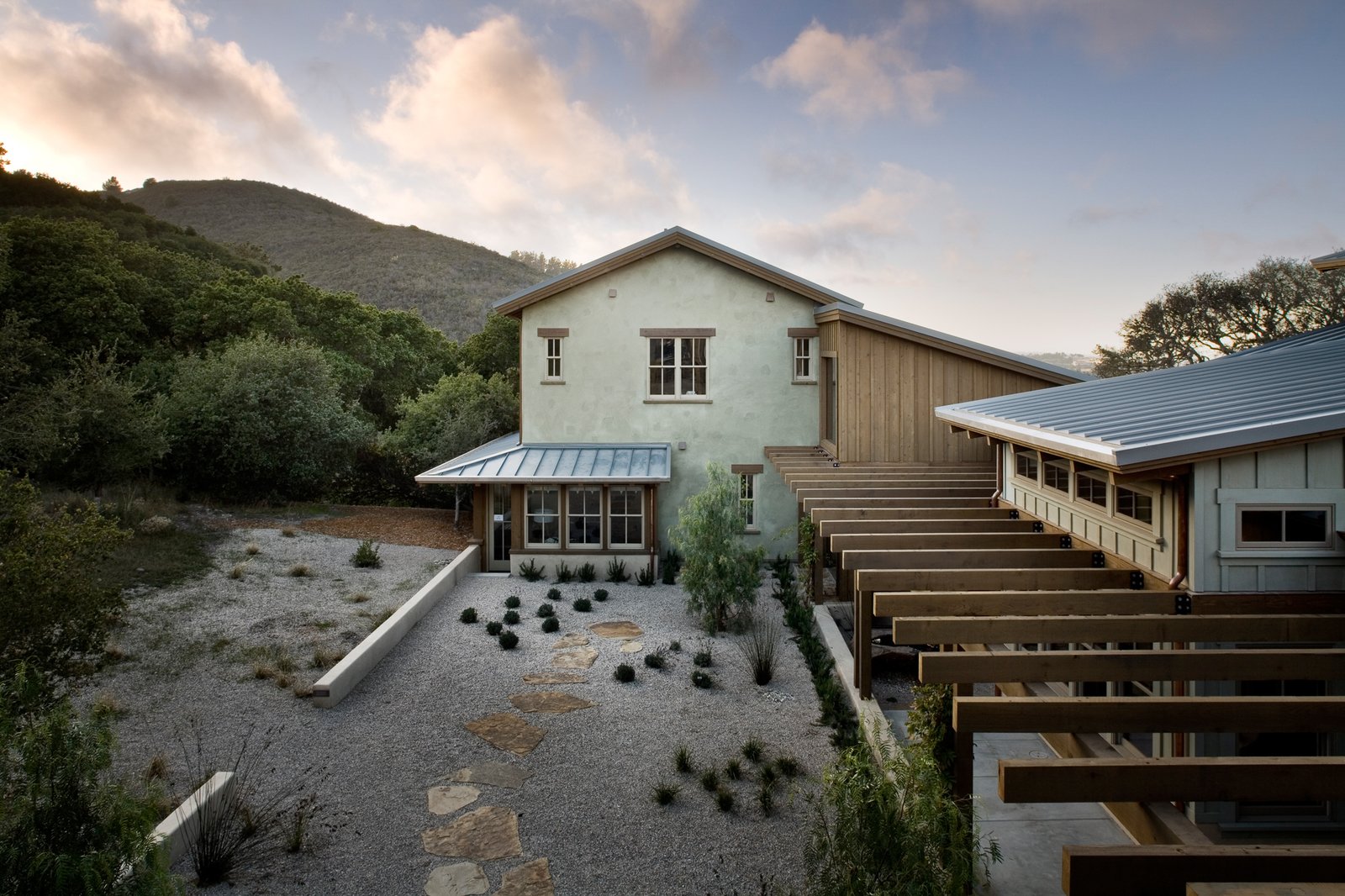 Photo 8 of 11 in Barn House Compound by Rick Pharaoh - Dwell