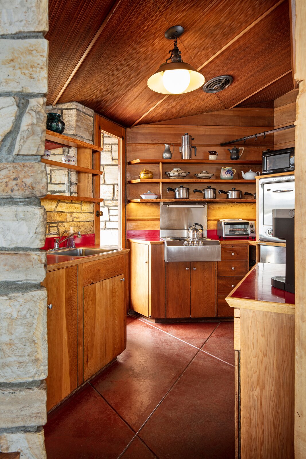 Photo 8 of 11 in The Walker House by Rick Pharaoh - Dwell