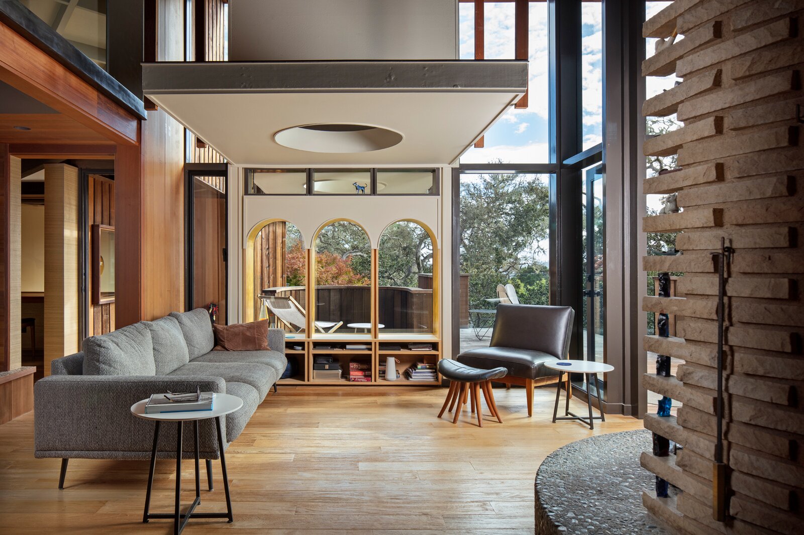 Photo 4 of 10 in Henry Hill House by Rick Pharaoh - Dwell