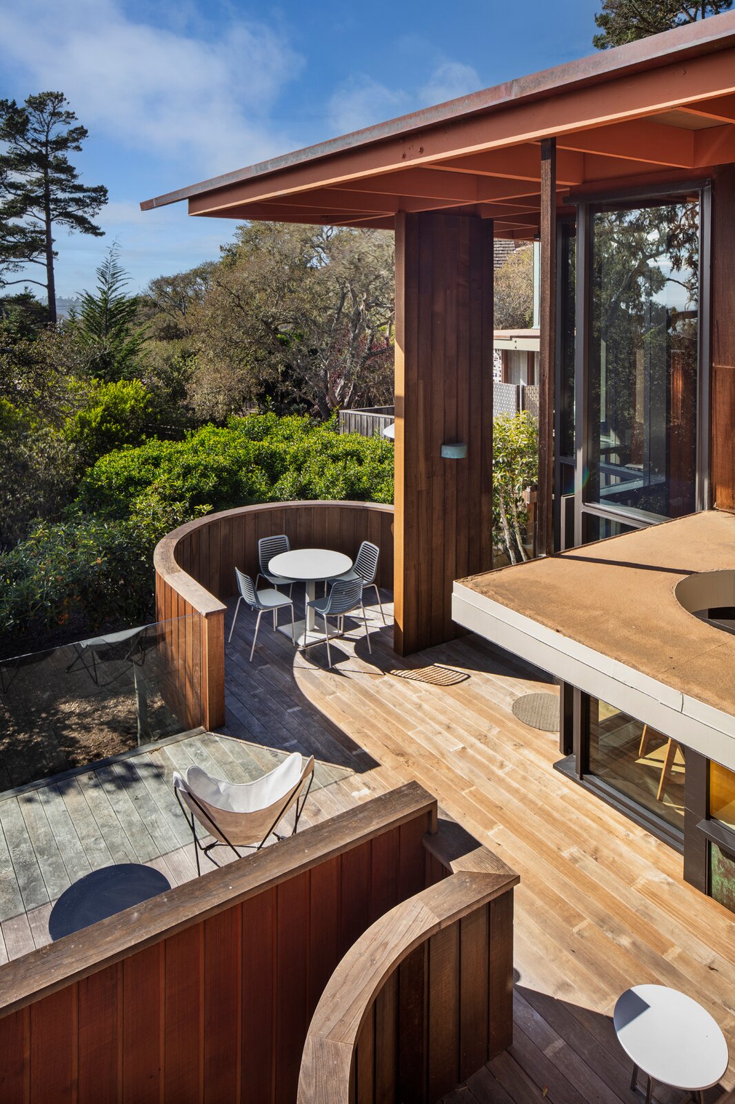 Photo 5 of 10 in Henry Hill House by Rick Pharaoh - Dwell