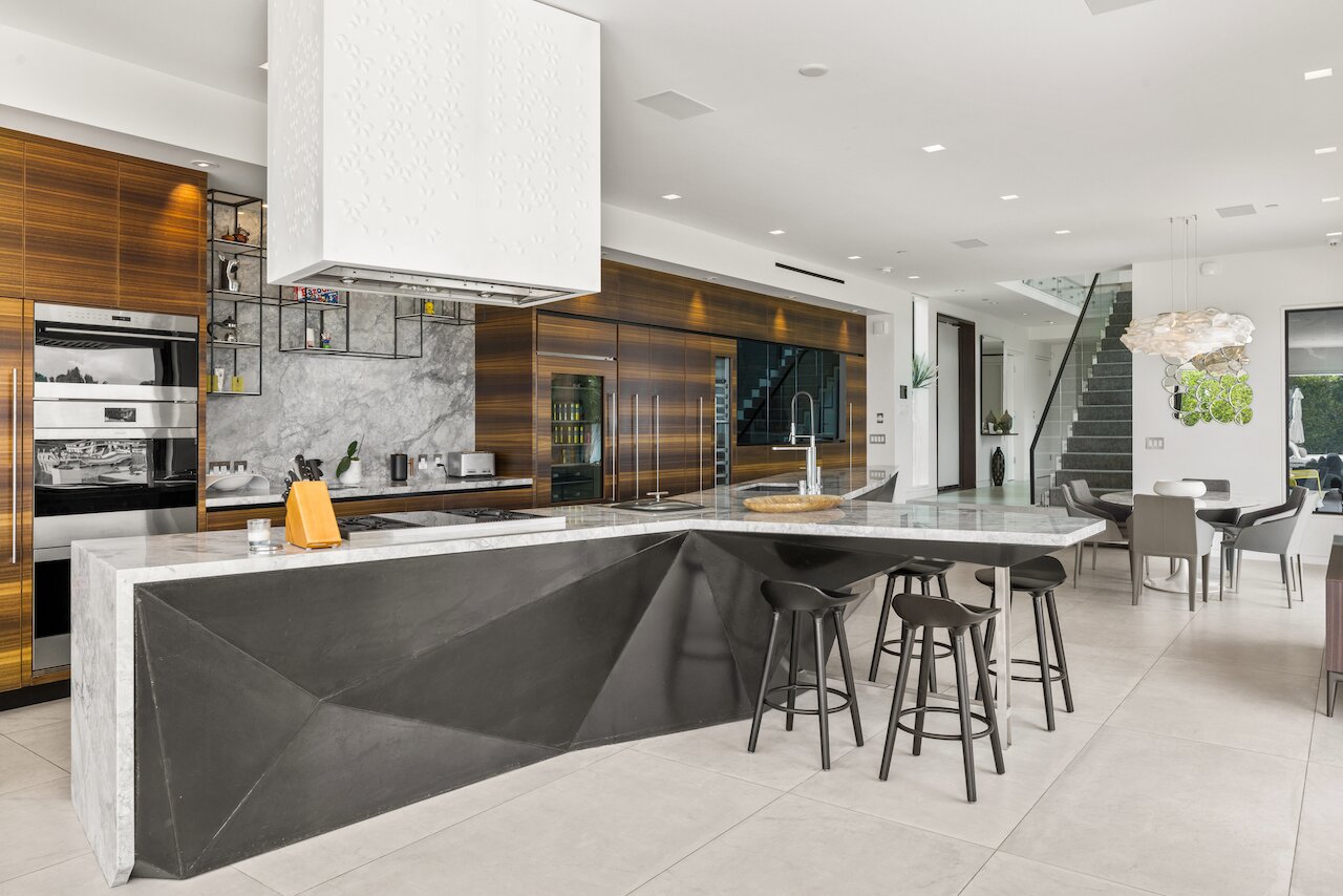 Photo 4 of 21 in The Linda Flora Residence by Mikka Johnson - Dwell