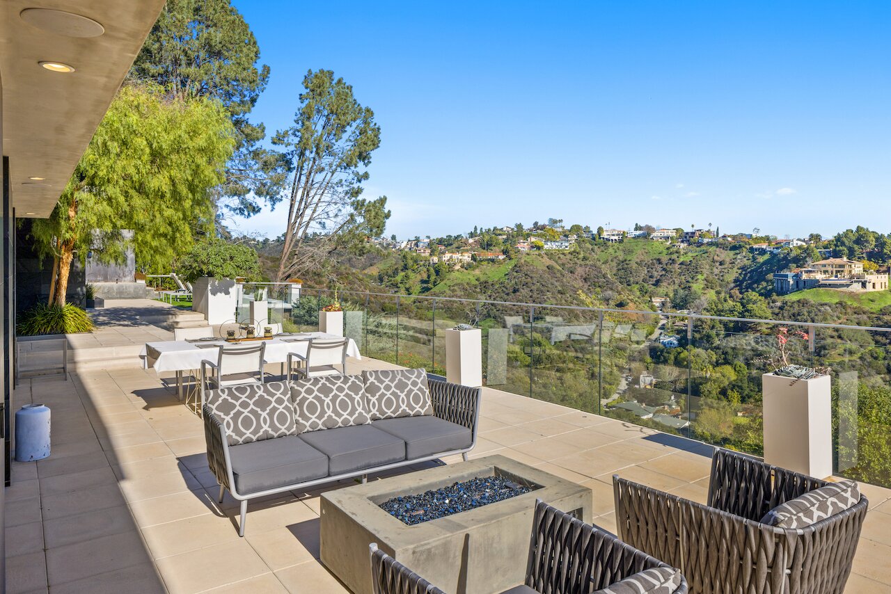 Photo 7 of 21 in The Linda Flora Residence by Mikka Johnson - Dwell