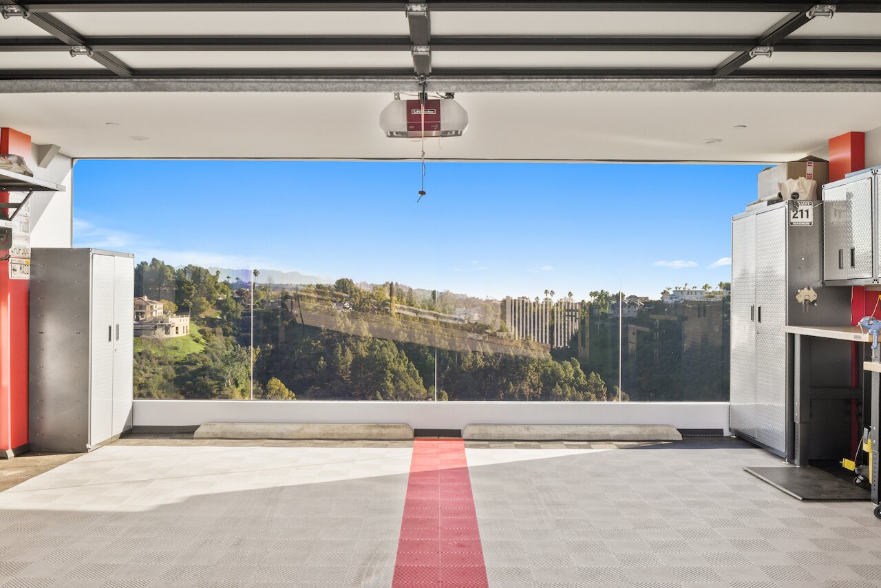 Photo 9 of 21 in The Linda Flora Residence by Mikka Johnson - Dwell