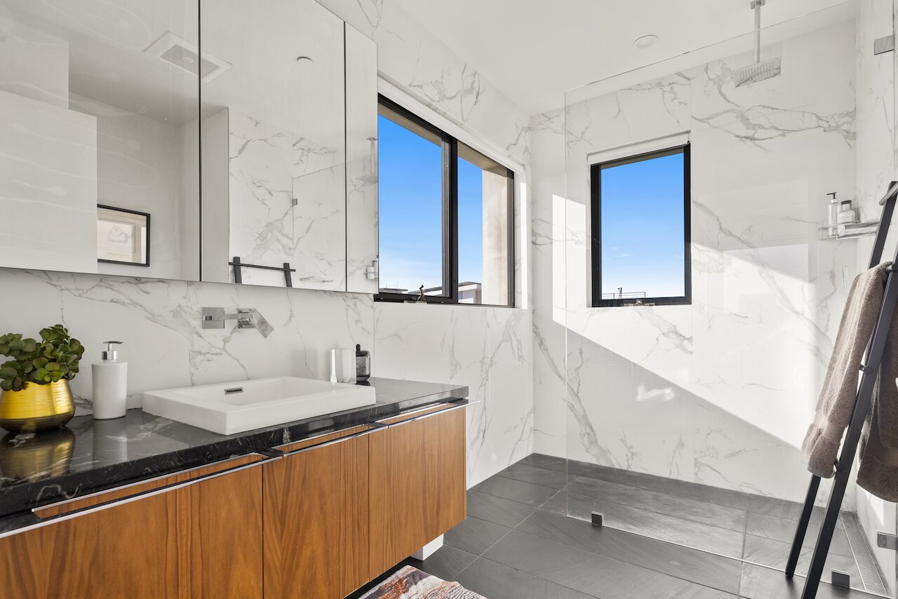 Photo 13 of 21 in The Linda Flora Residence by Mikka Johnson - Dwell