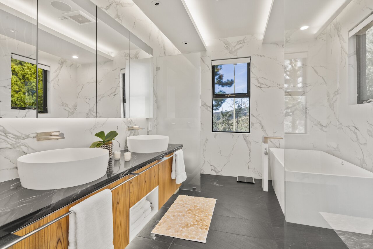 Photo 16 of 21 in The Linda Flora Residence by Mikka Johnson - Dwell