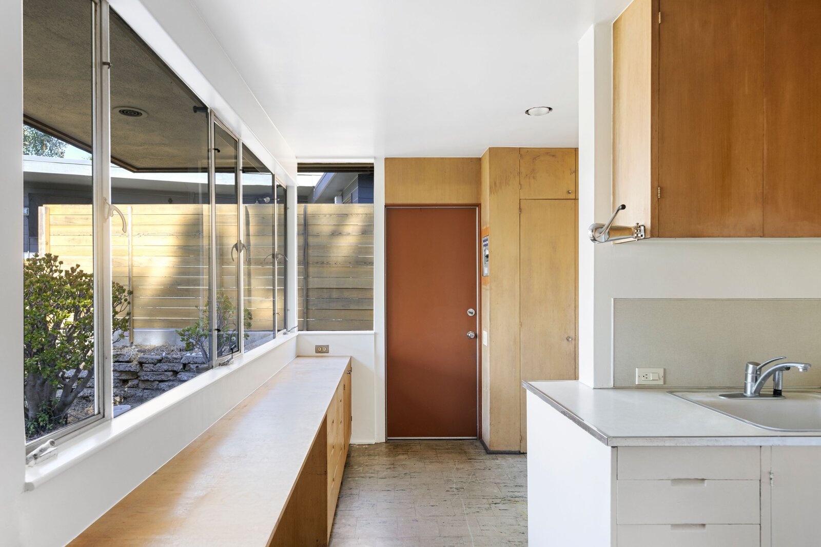 Photo 9 of 14 in The Hinds House by Richard Neutra by Tracy Do - Dwell