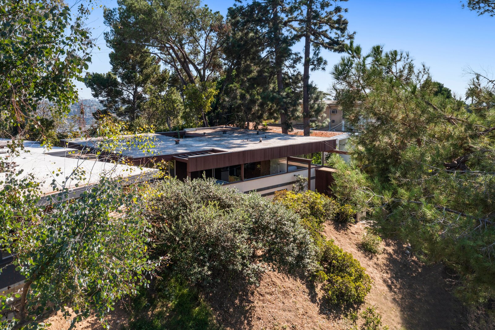 Photo 1 of 14 in The Hinds House by Richard Neutra by Tracy Do - Dwell