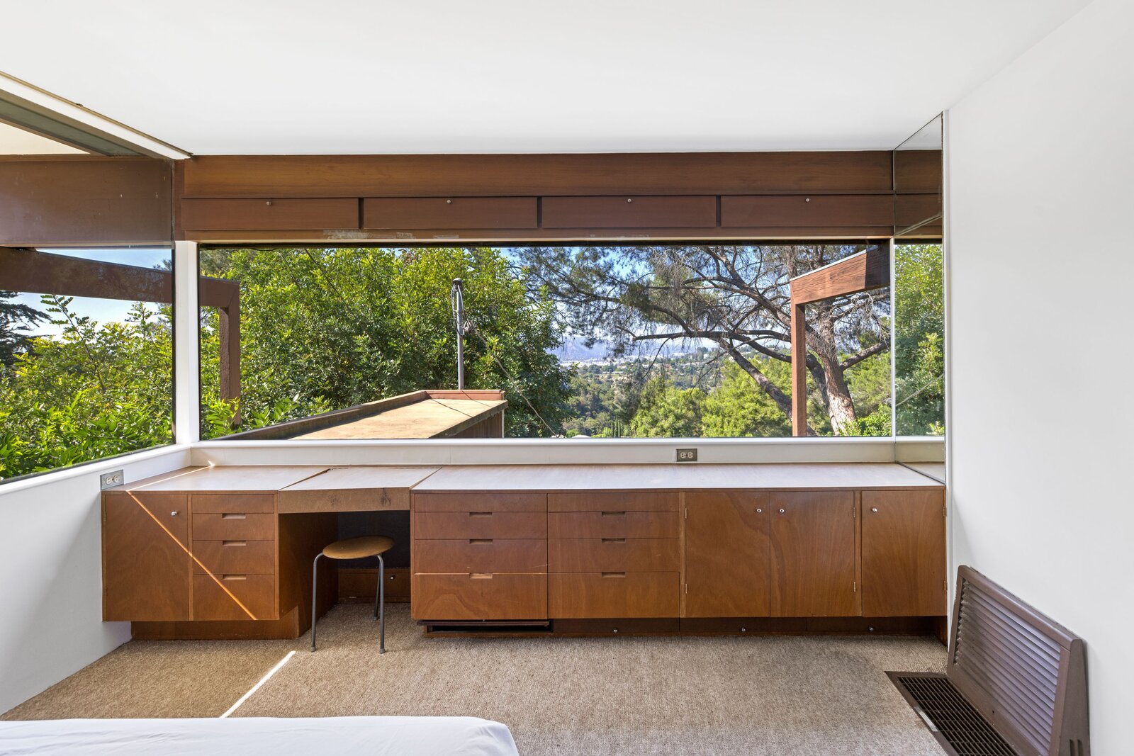 Photo 10 of 14 in The Hinds House by Richard Neutra by Tracy Do - Dwell