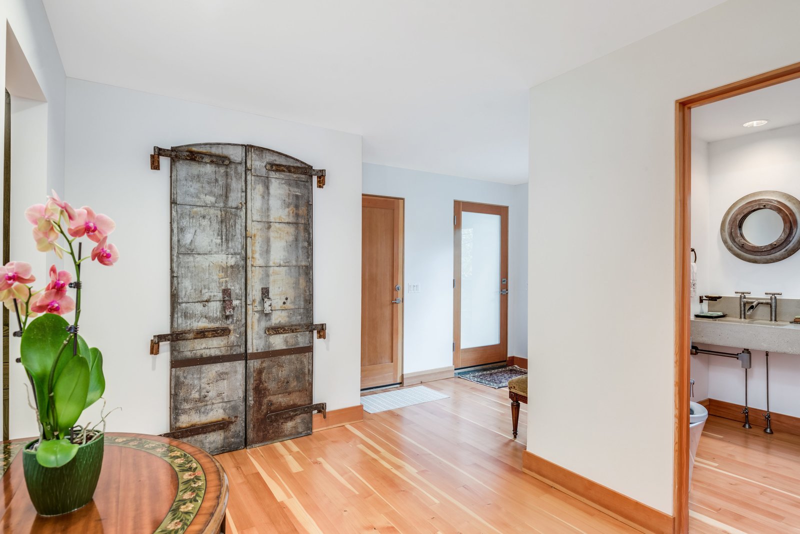 Photo 4 of 29 in The Shutter House by Signature Sotheby's - Dwell