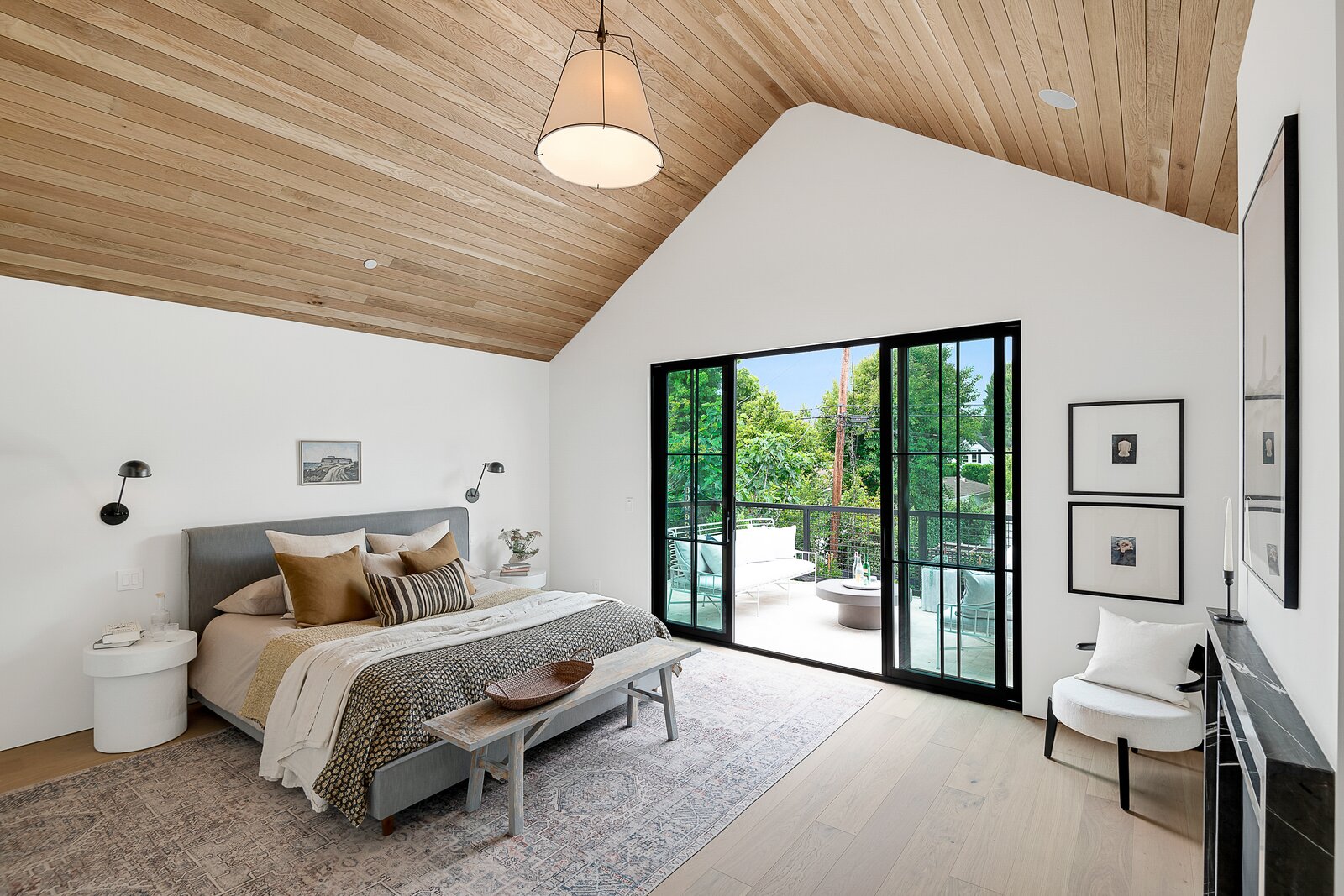 Photo 17 of 44 in Spectacular Custom Built Valley Village Home by The ...