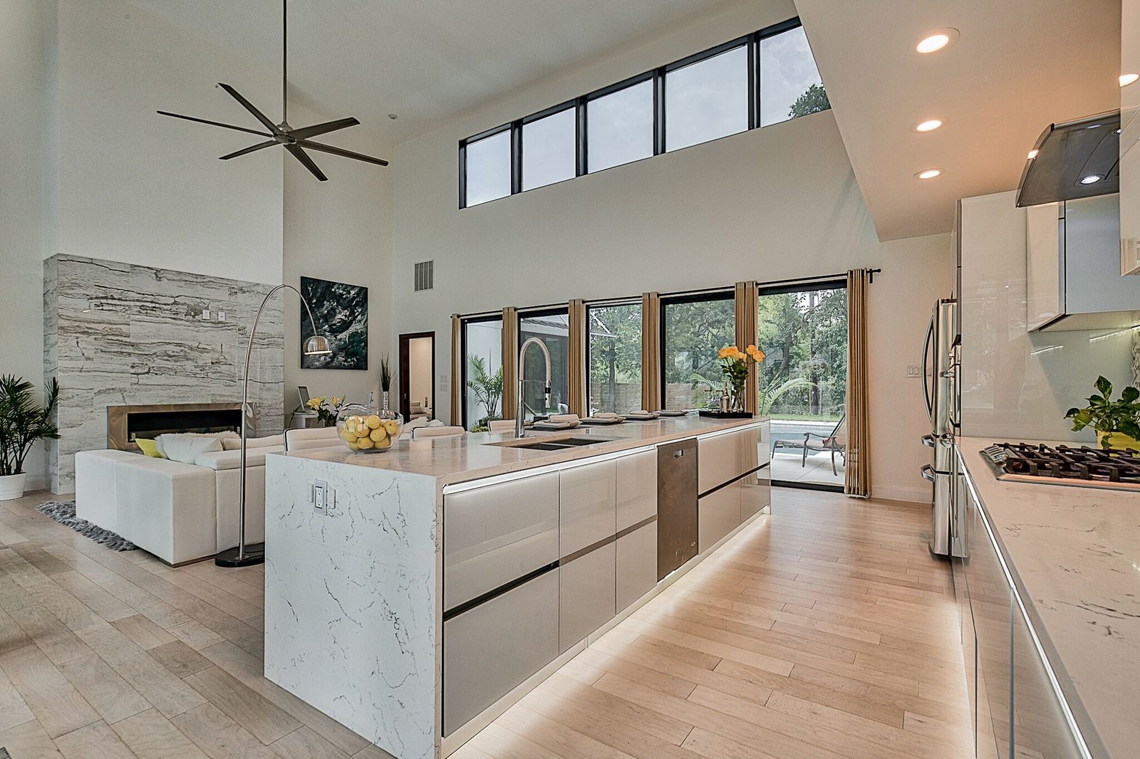 Photo 5 of 63 in The Windmill Modern Home in Dallas by Modern Concept ...