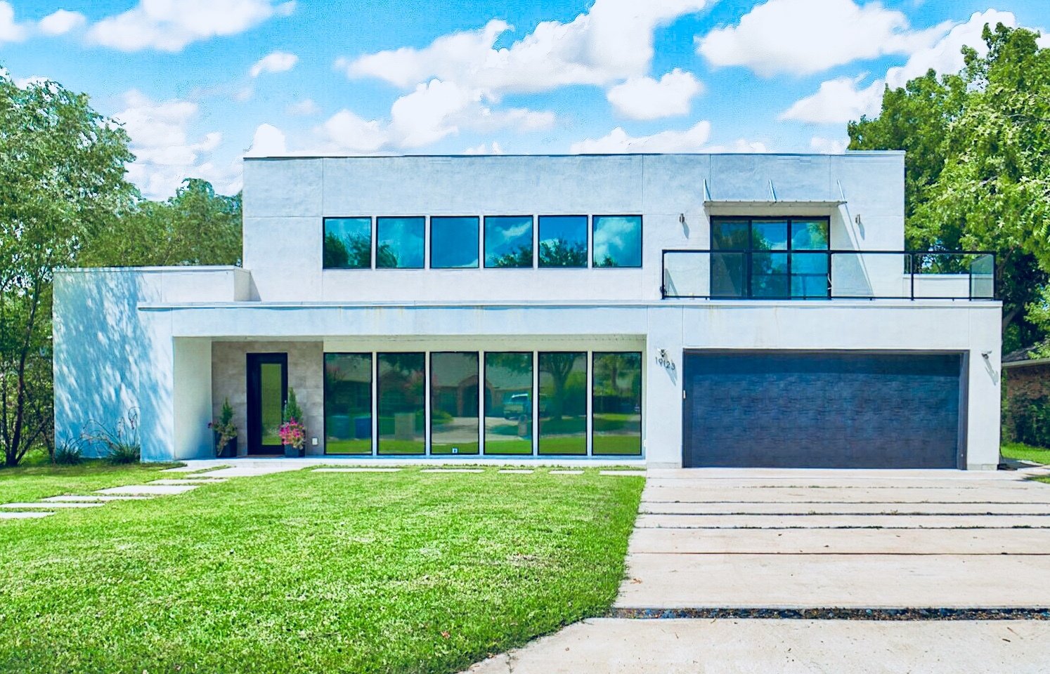 Photo 2 of 63 in The Windmill Modern Home in Dallas by Modern Concept ...