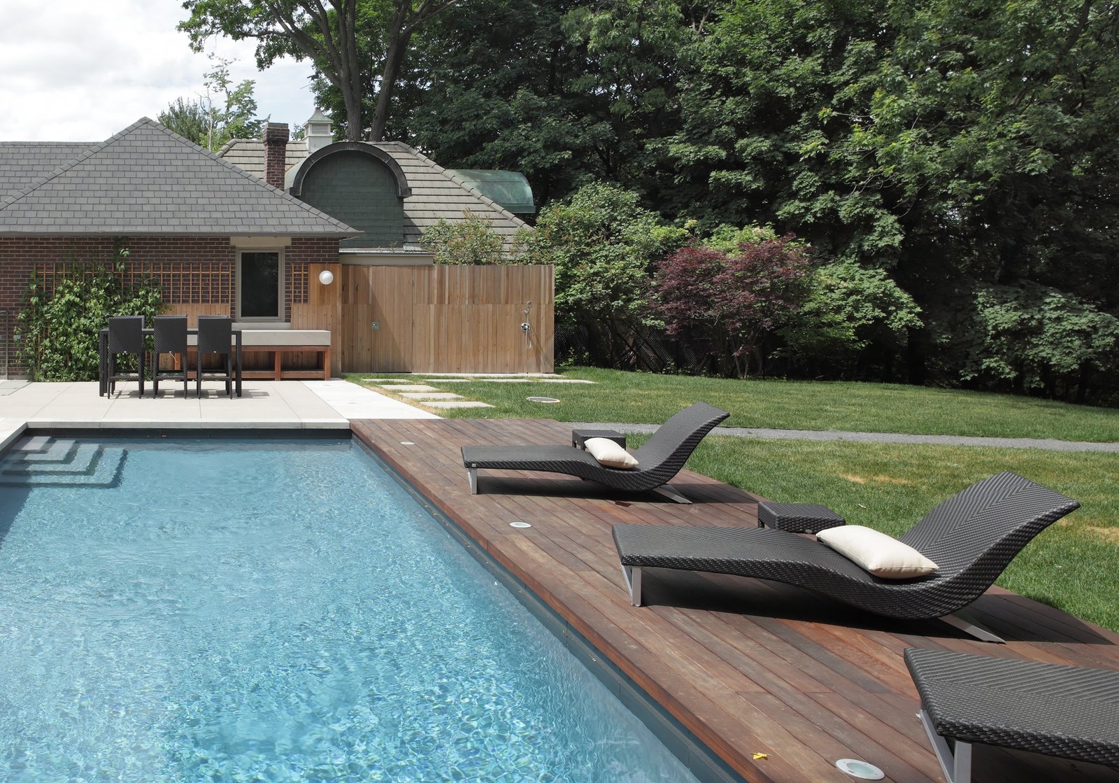 Baby Point Garden (7 Photos) - Dwell