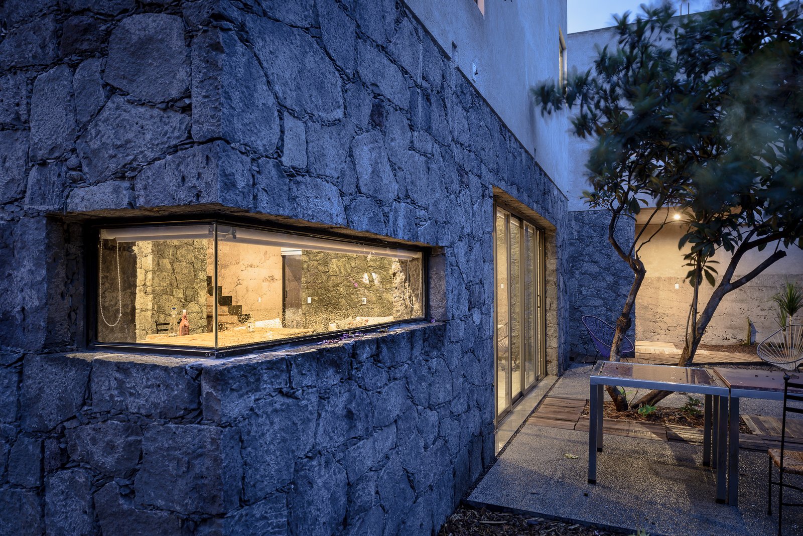 Photo 13 of 22 in La Pancha House". Handcrafted Architecture in the ...